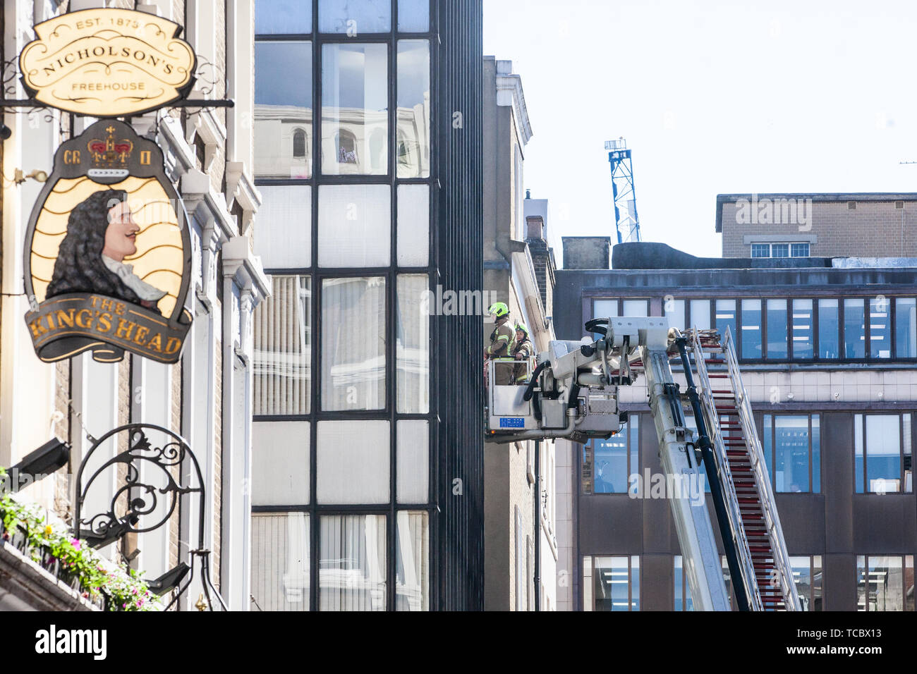 London, UK. 6 June, 2019. London Fire Brigade attends to a fire at a ...