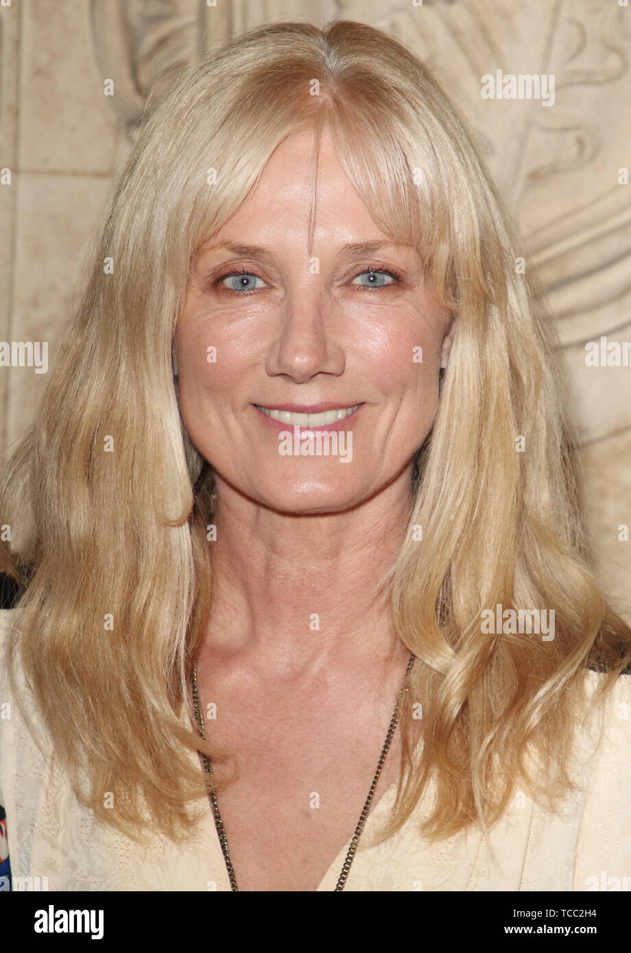 Joely Richardson Live