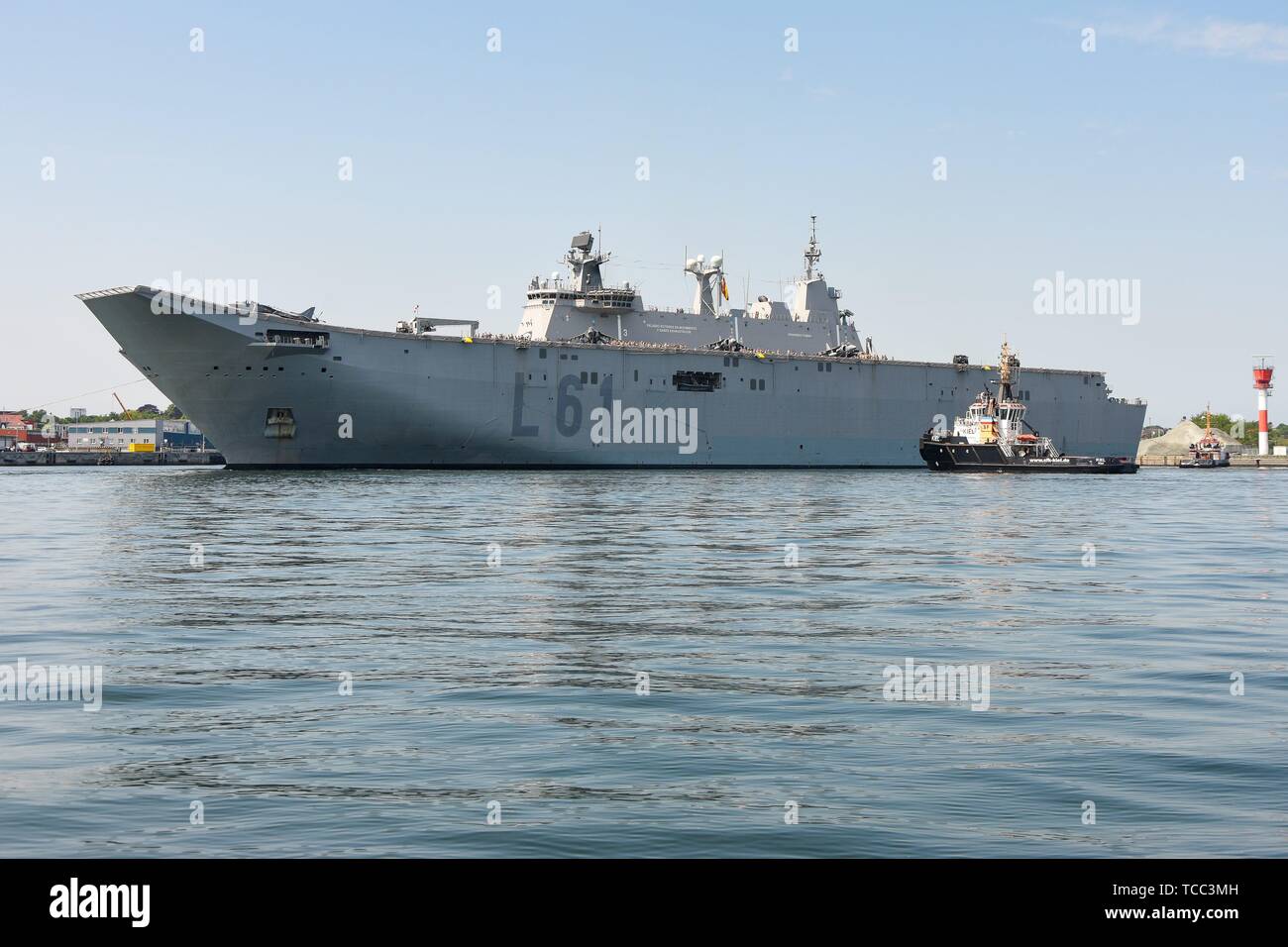 Amphibian fighter hi-res stock photography and images - Alamy