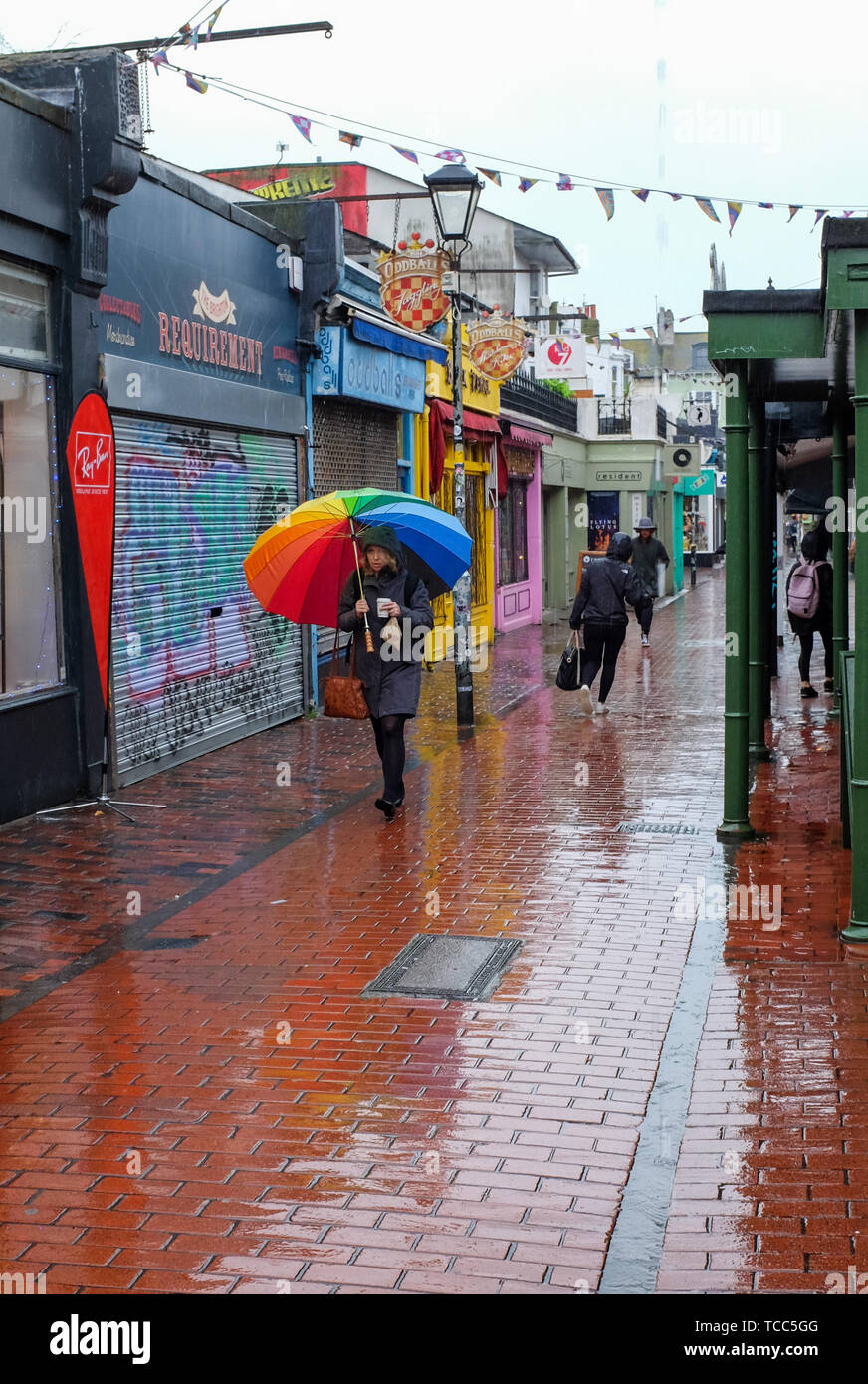 Shopping rain brighton hi-res stock photography and images - Alamy