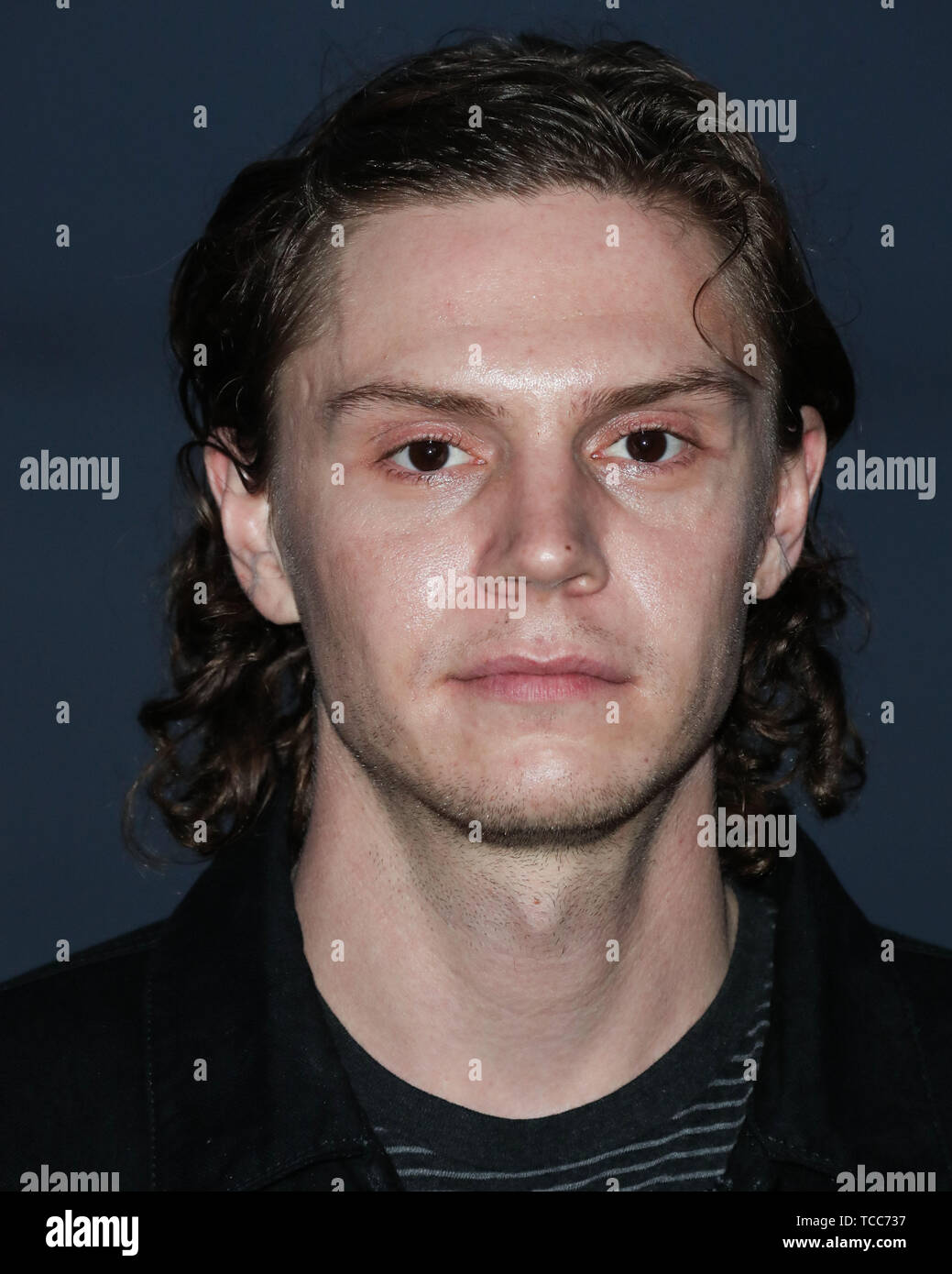 Evan peters 2020 hi-res stock photography and images - Alamy