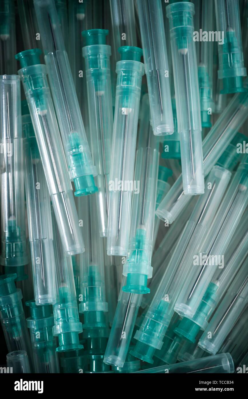 Hospital anaesthetist with needle hi-res stock photography and images ...