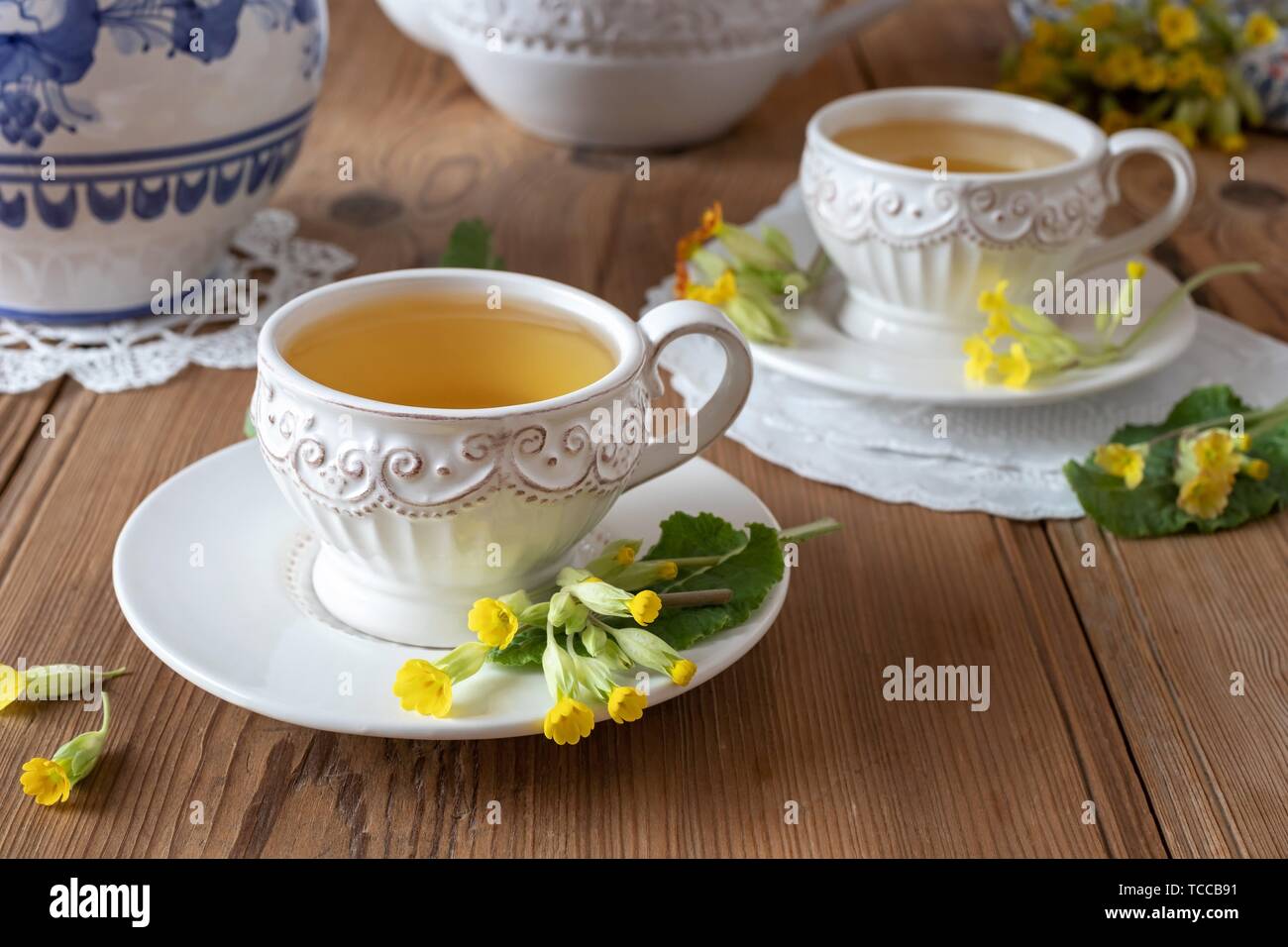 Tea cups and flowers hi-res stock photography and images - Alamy