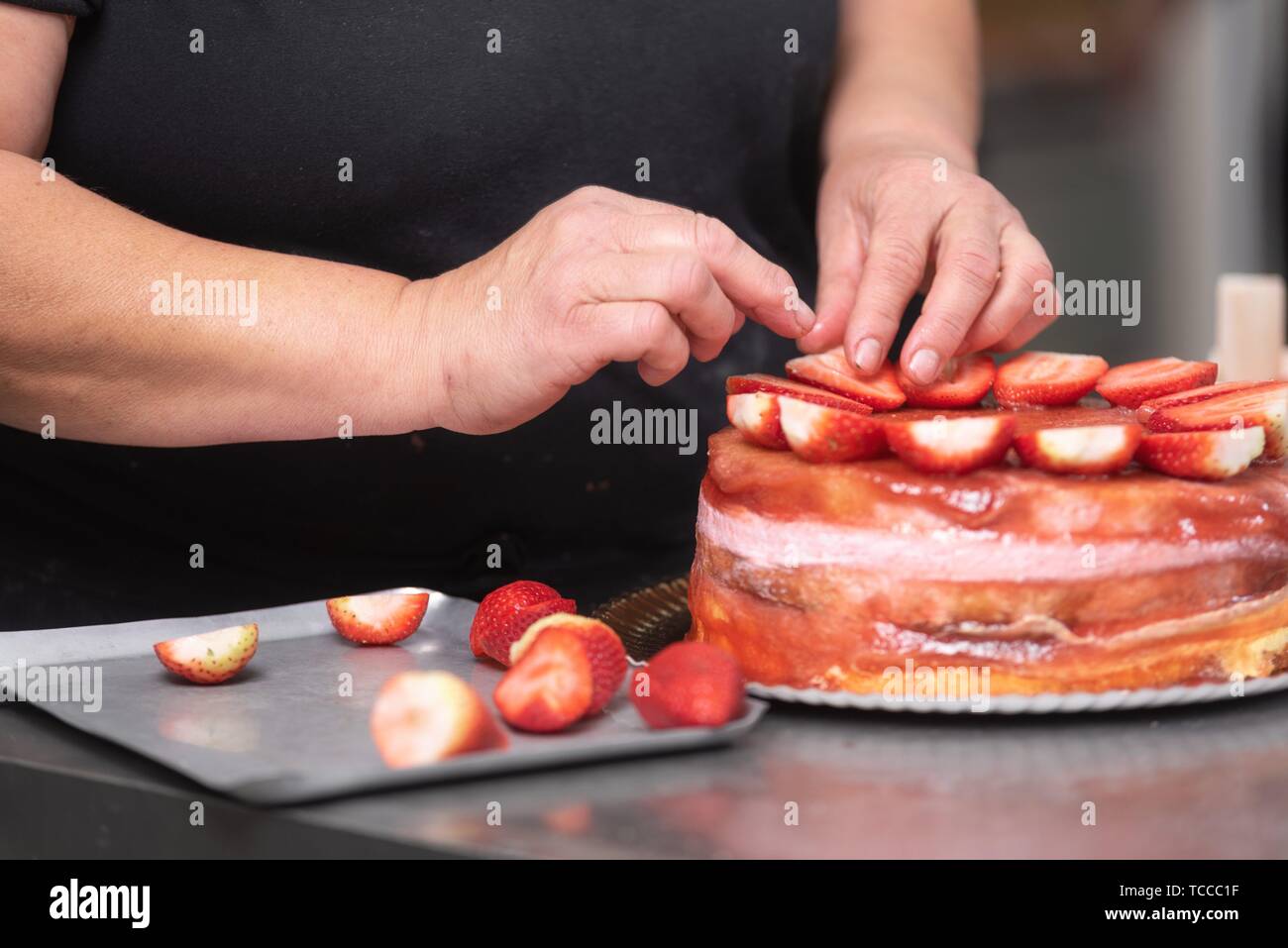 Professional cake hi-res stock photography and images - Alamy