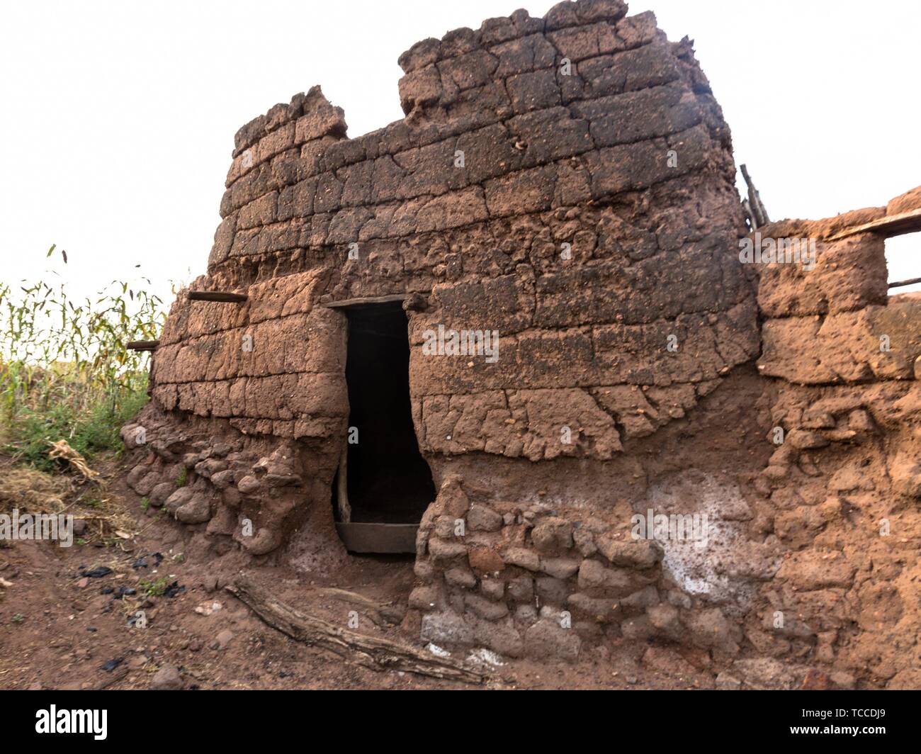 Simple mud brick house hi-res stock photography and images - Alamy