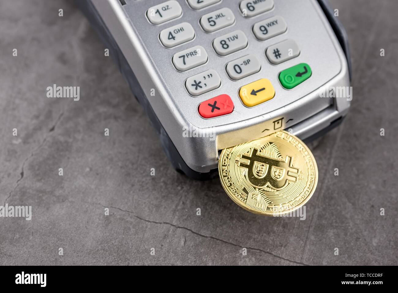 Pos Terminal High Resolution Stock Photography and Images - Alamy