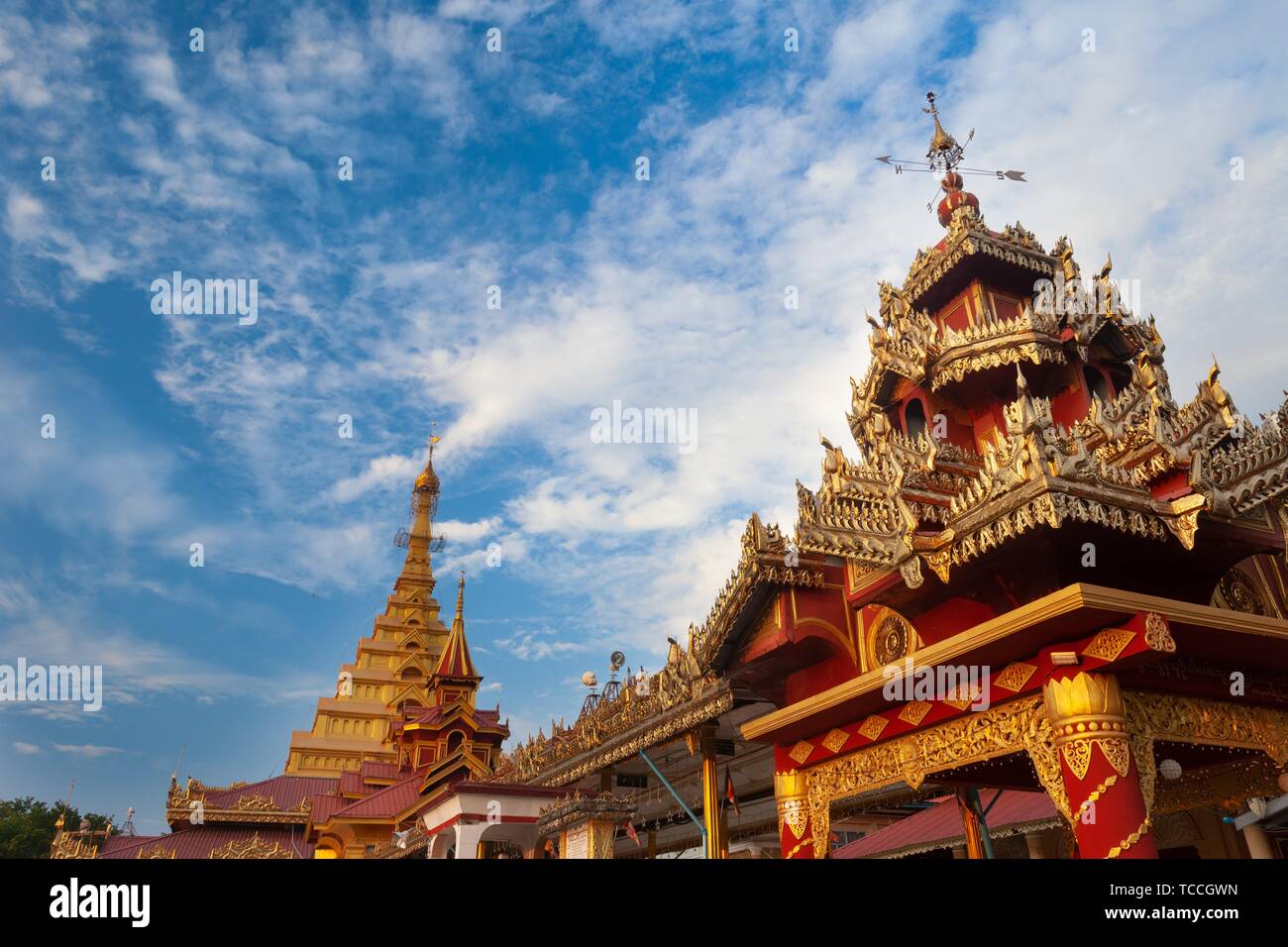 Temple mahamuni hi-res stock photography and images - Alamy