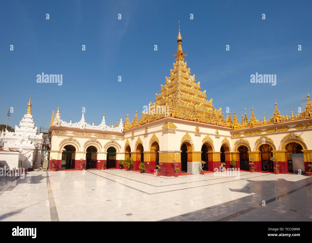 Mandalay golden temple hi-res stock photography and images - Alamy