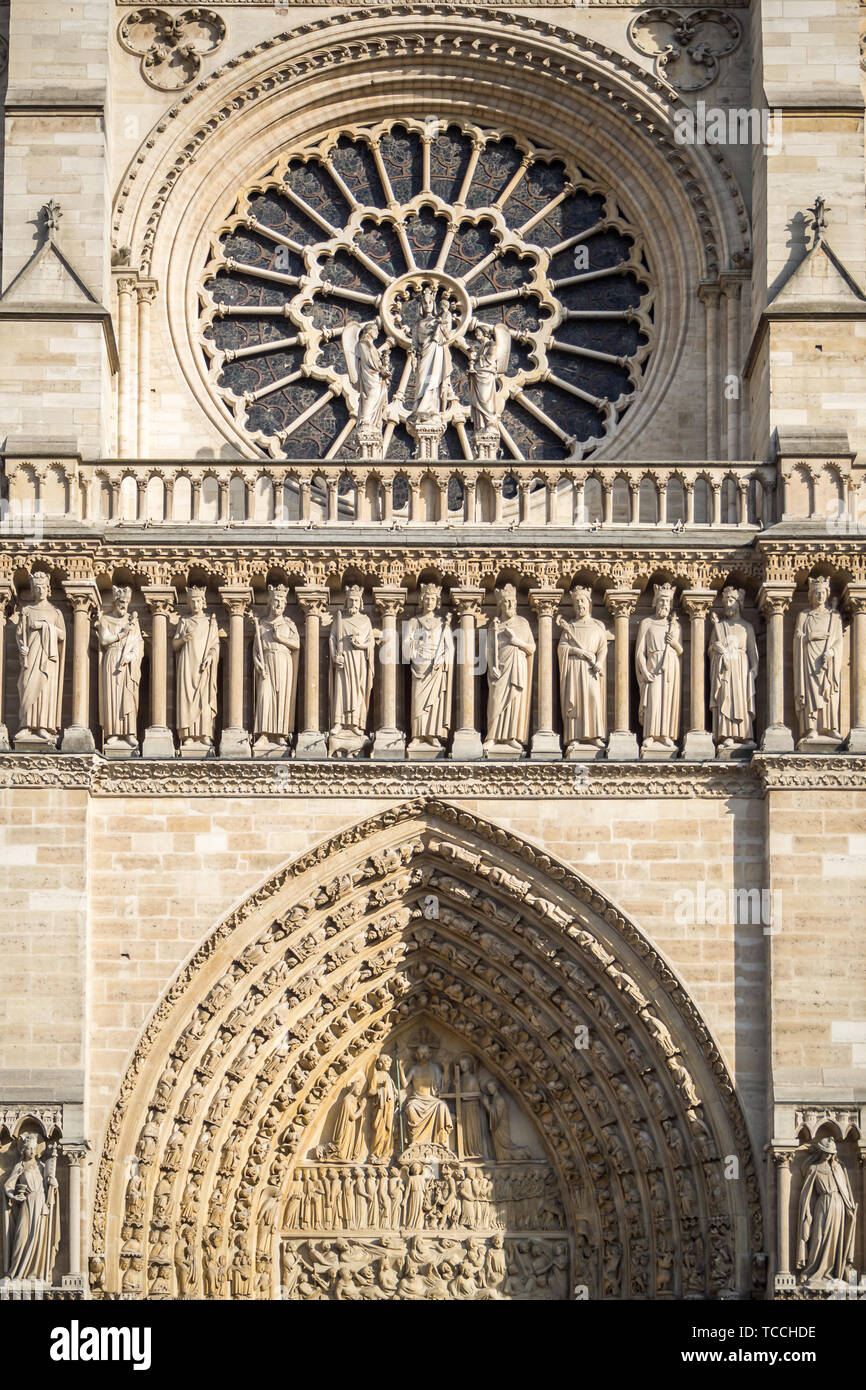 Famous rose window and statues in front of the main entrance of the ...