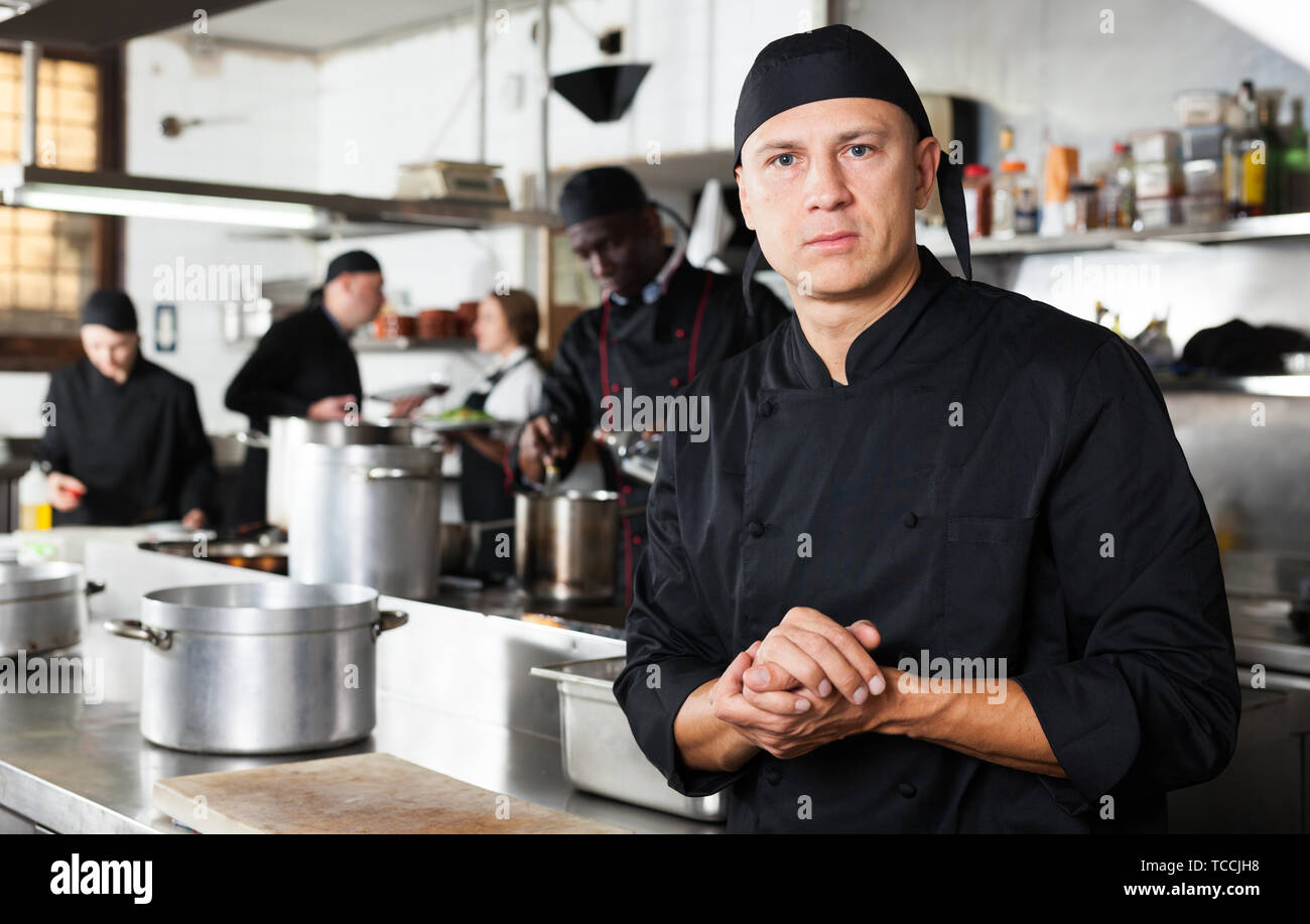 Confident male chef posing at restaurant kitchen Stock Photo - Alamy