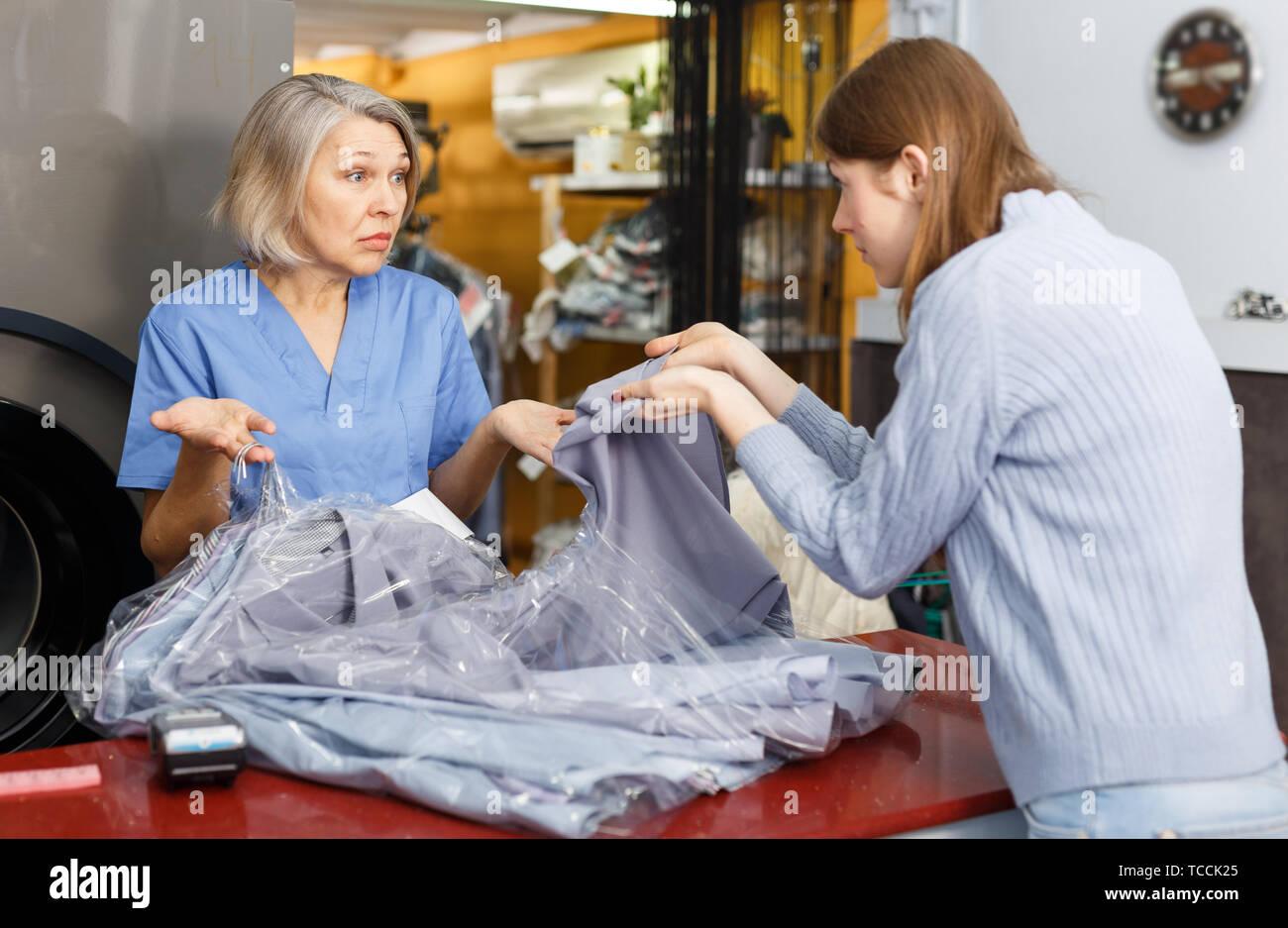 Customer complaining clothing hi-res stock photography and images - Alamy