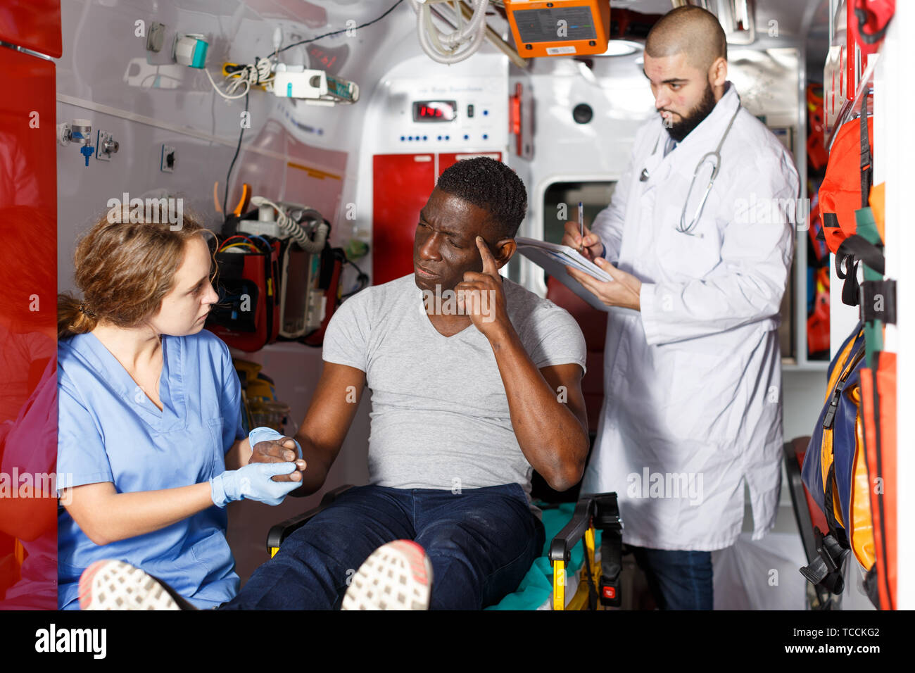 Paramedic man running medical kit hi-res stock photography and images ...