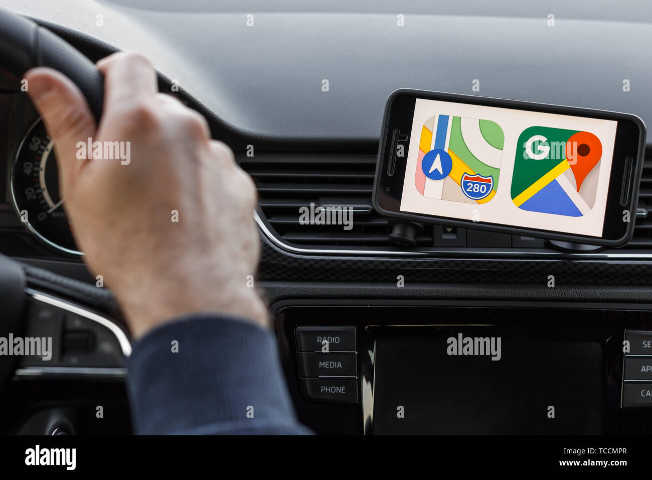 Apple map transport hi-res stock photography and images - Alamy