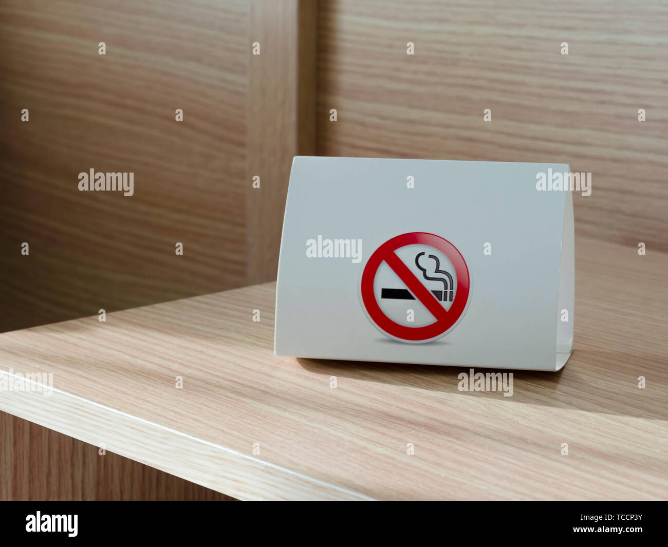 No smoking sign hotel hi-res stock photography and images - Alamy