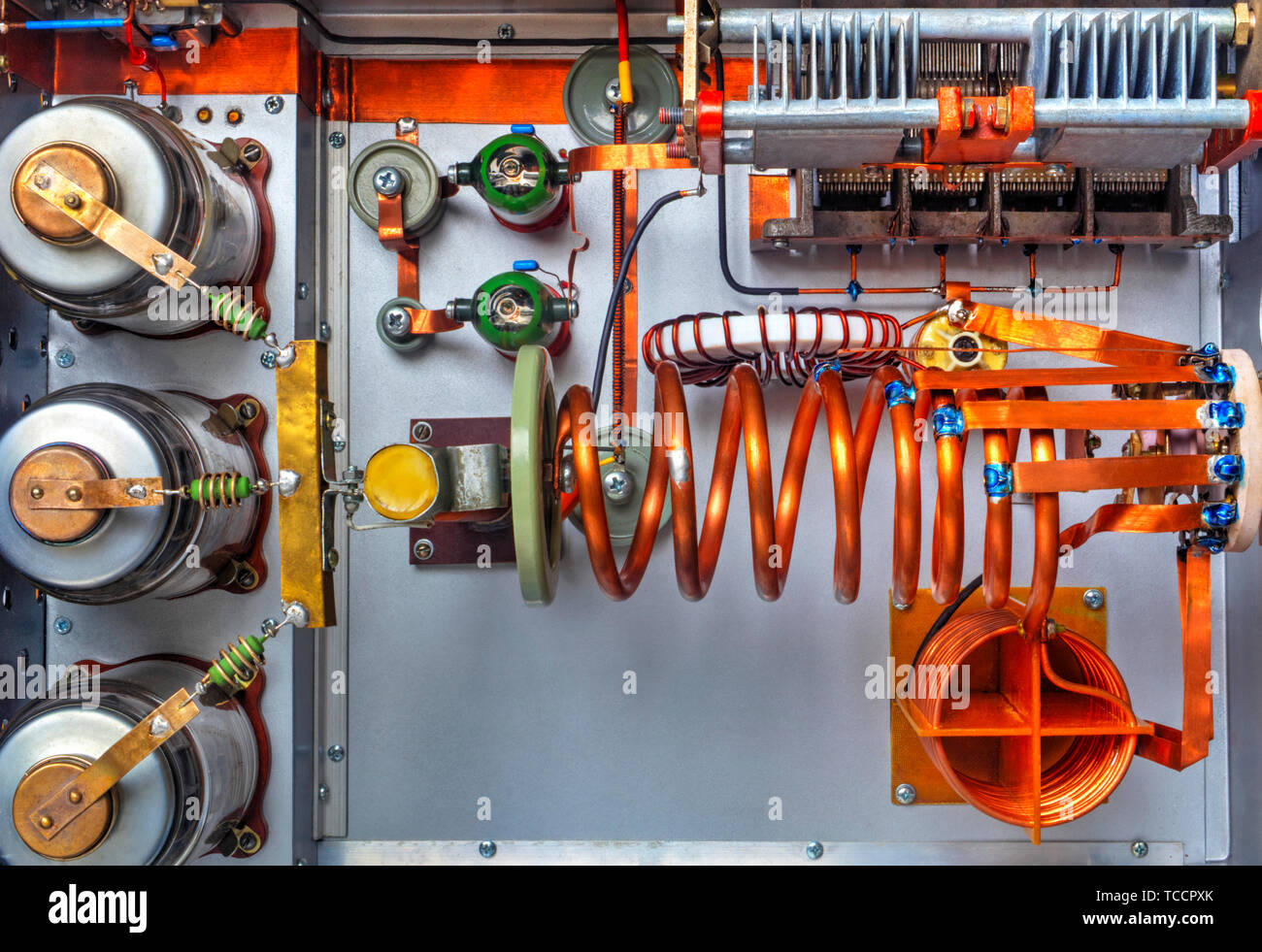 Vacuum tubes shortwave power amplifier - inside view Stock Photo - Alamy