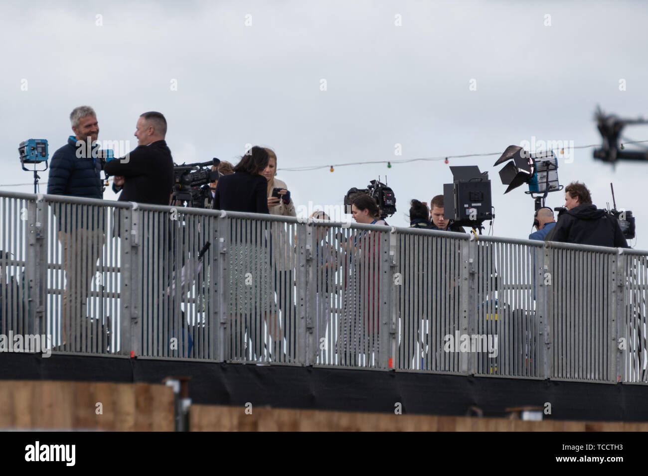 Live news and reportage hi-res stock photography and images - Alamy