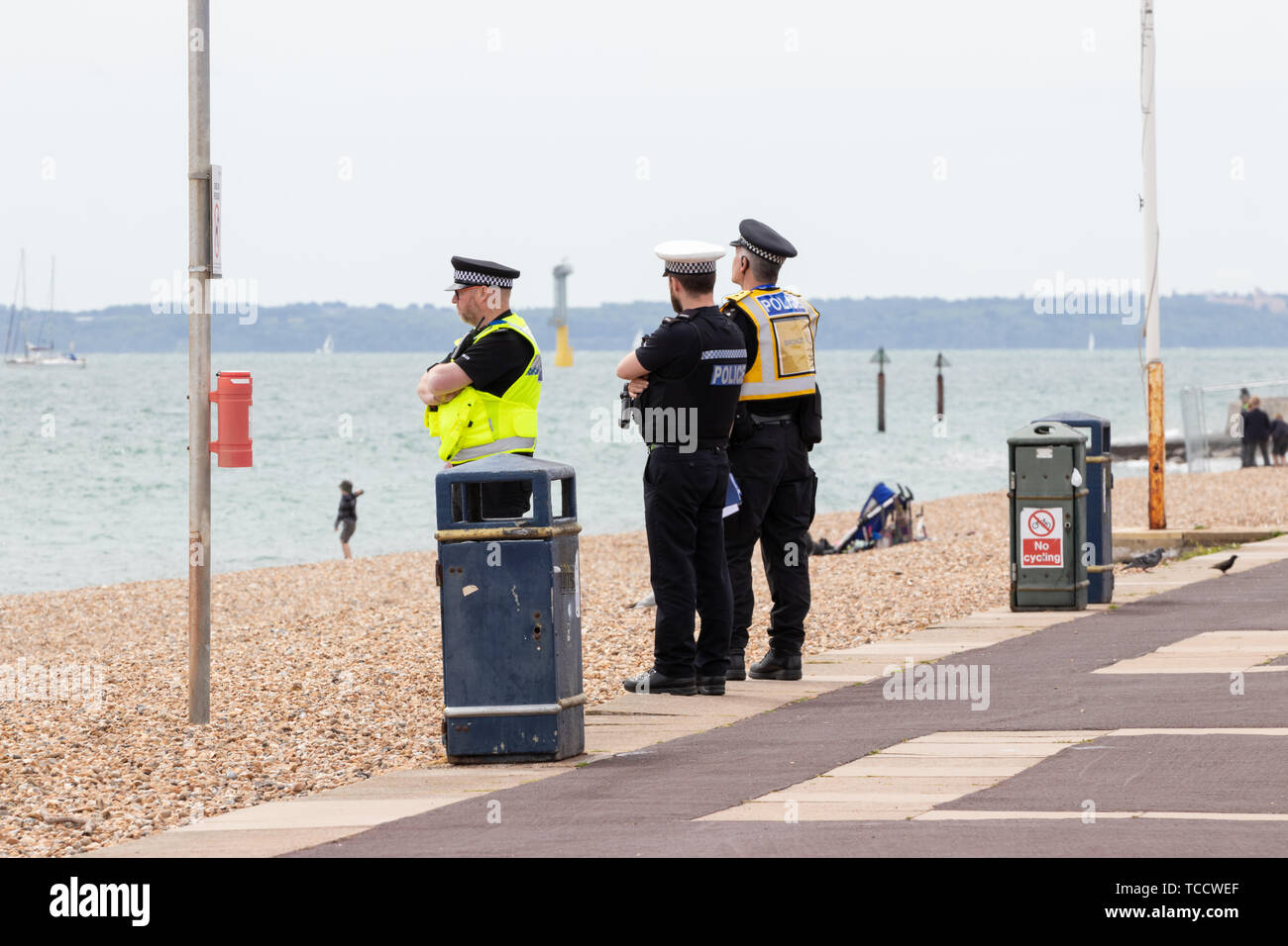 British police officers in uniform hi-res stock photography and images ...