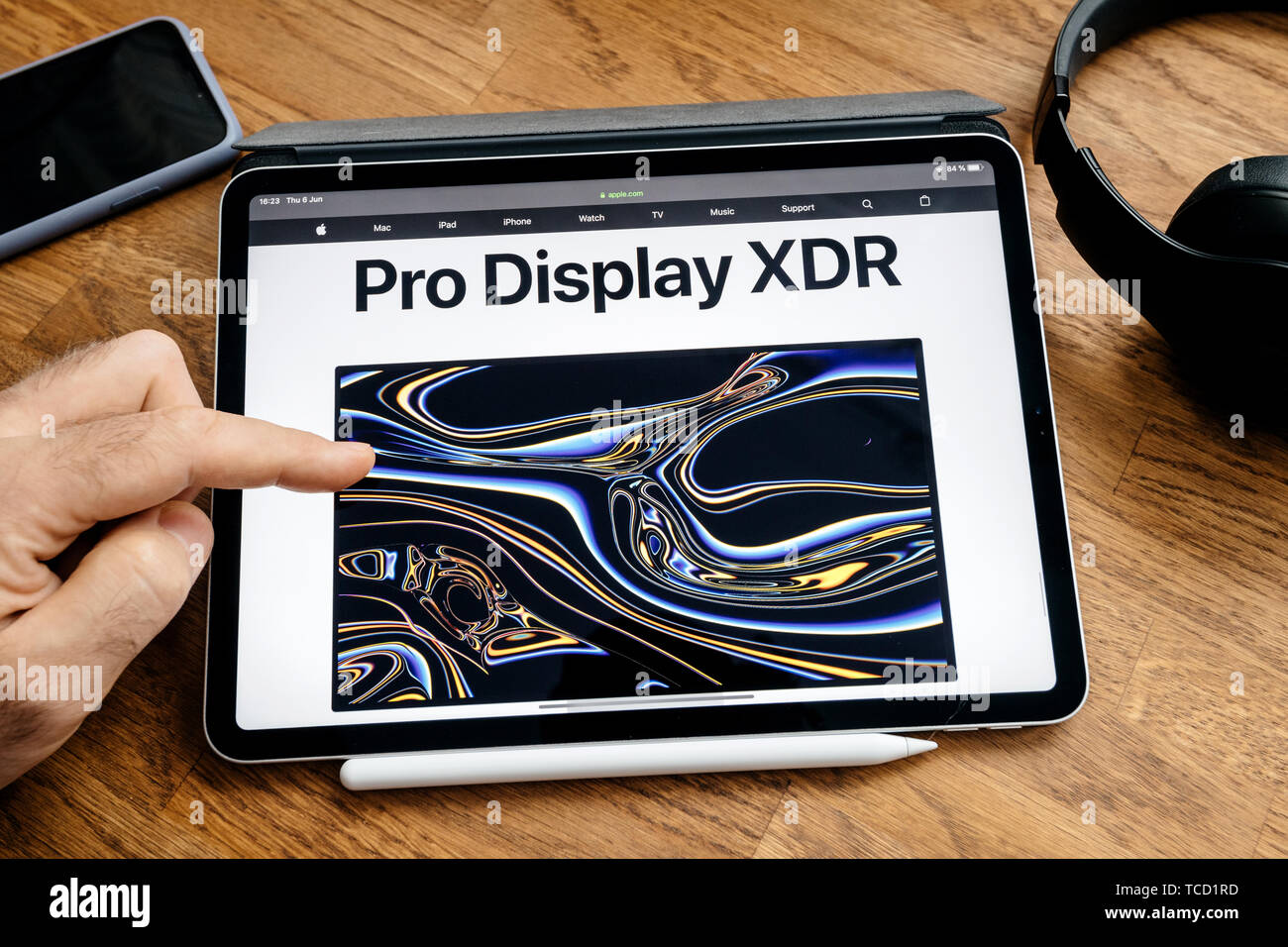 Xdr display hi-res stock photography and images - Alamy
