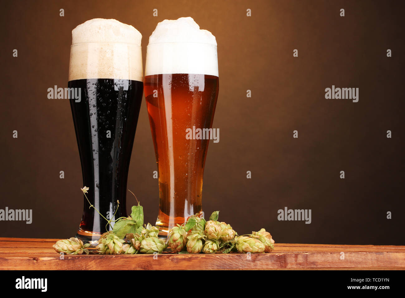 Golden leaves hop plant hi-res stock photography and images - Alamy