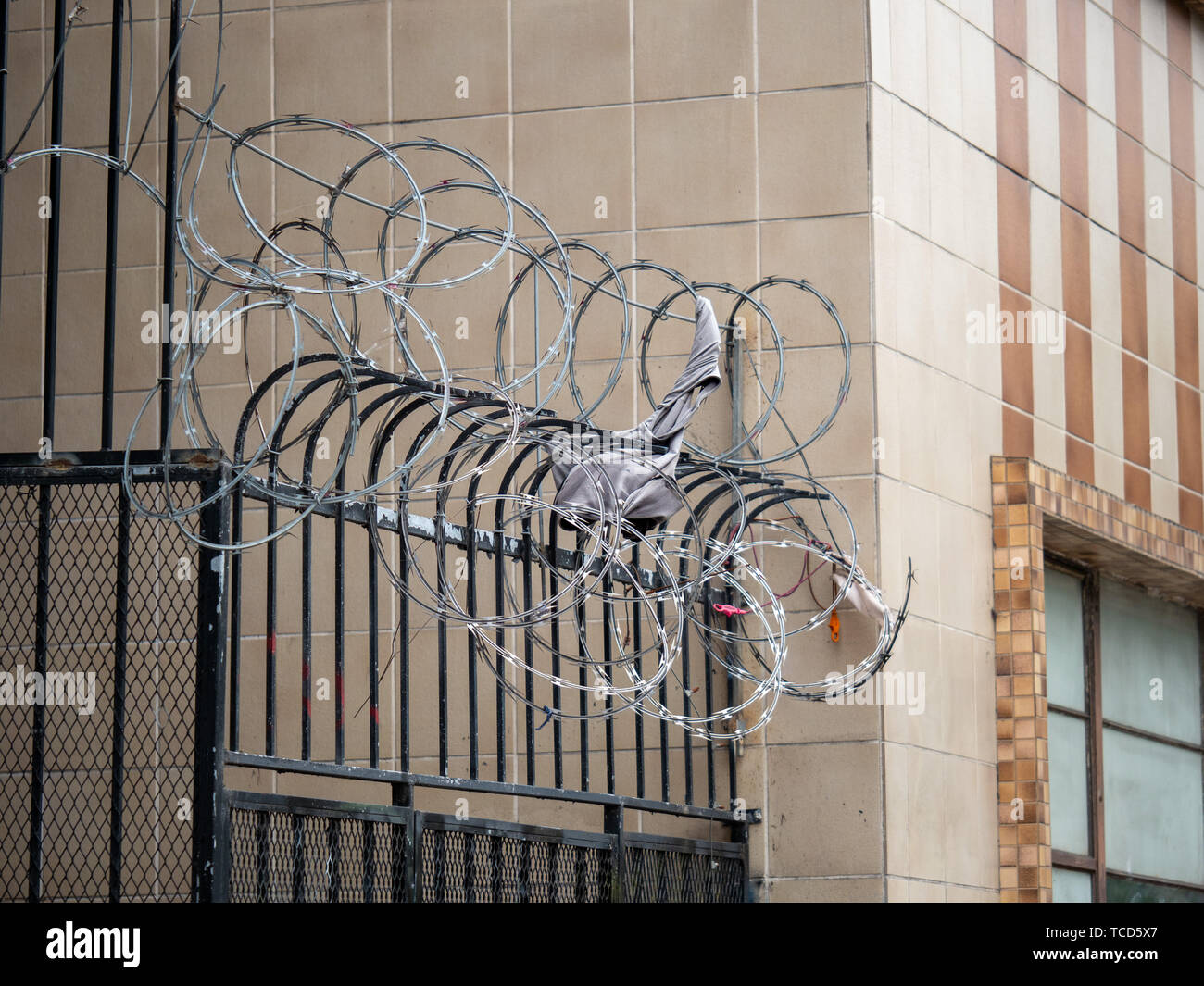 Razor wire gate hi-res stock photography and images - Alamy