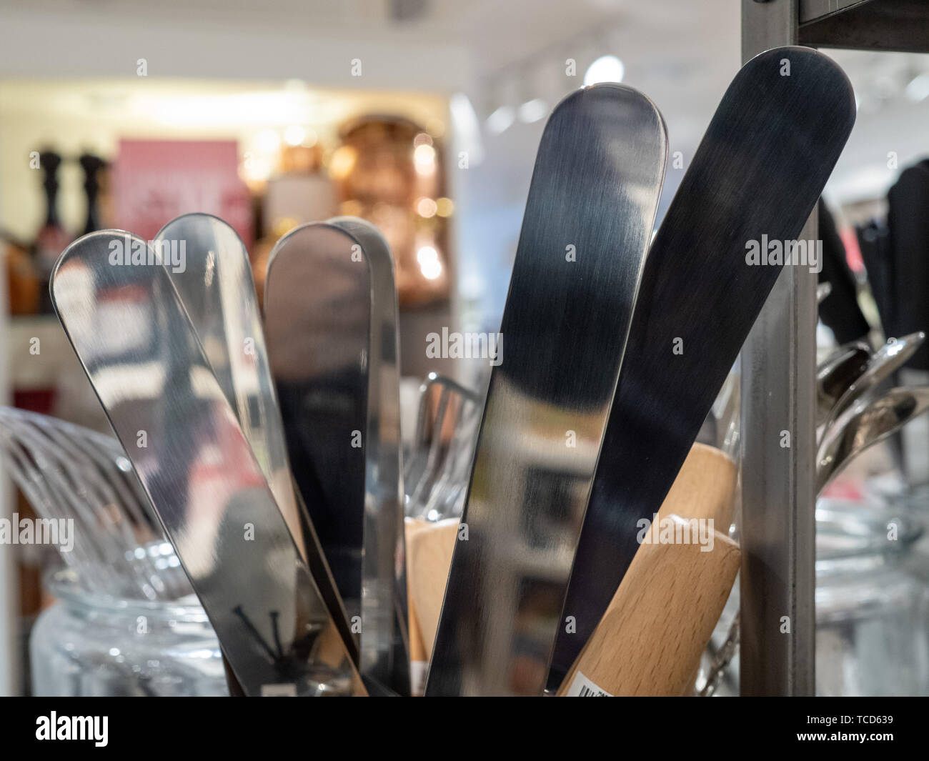 Kitchen utensils display store hi-res stock photography and images - Alamy