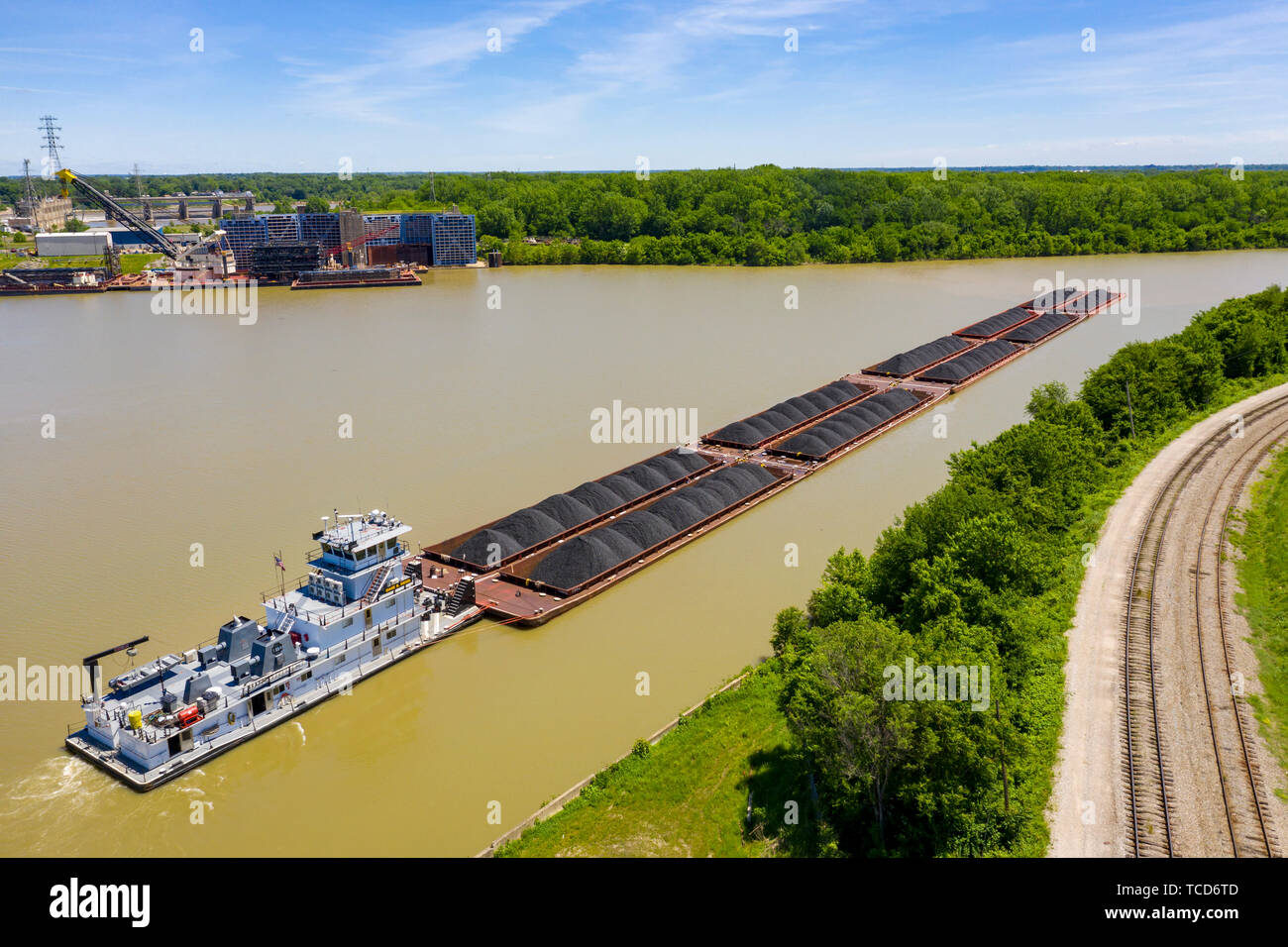 Fuel barges hi-res stock photography and images - Alamy