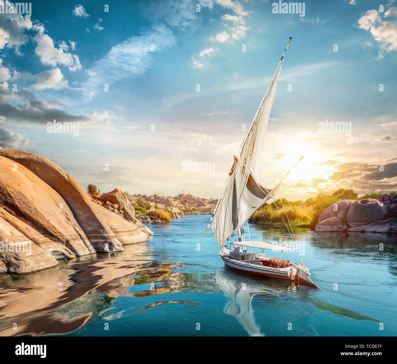 Egypt nile sailboat hi-res stock photography and images - Alamy