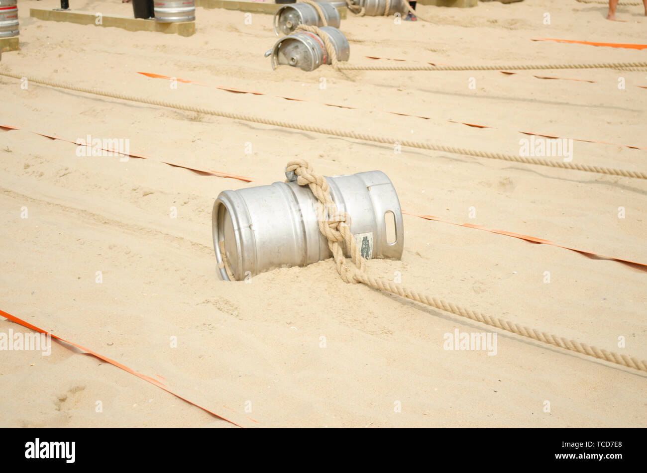 Man jumping rope and beach hi-res stock photography and images - Alamy
