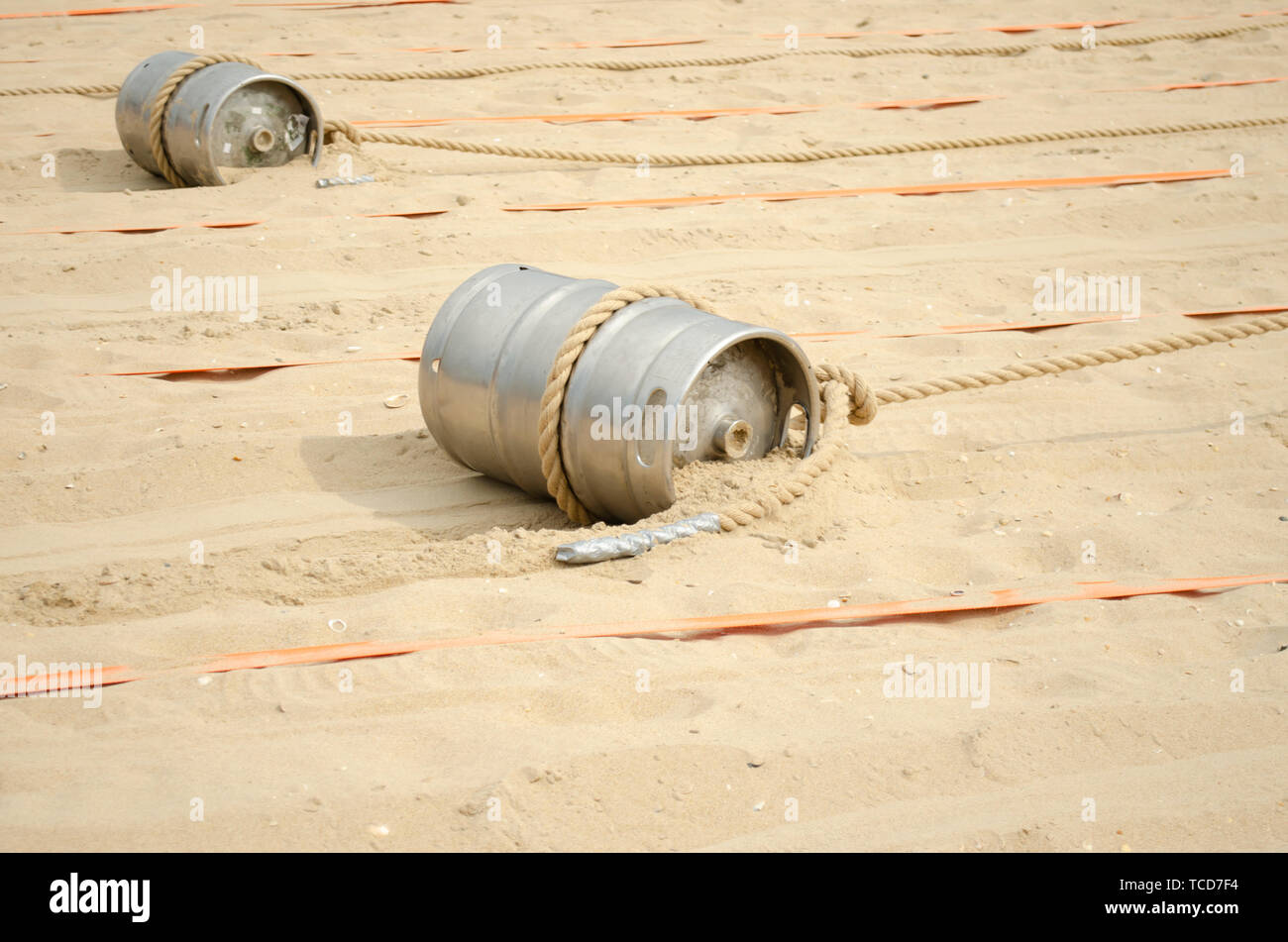 Man jumping rope and beach hi-res stock photography and images - Alamy