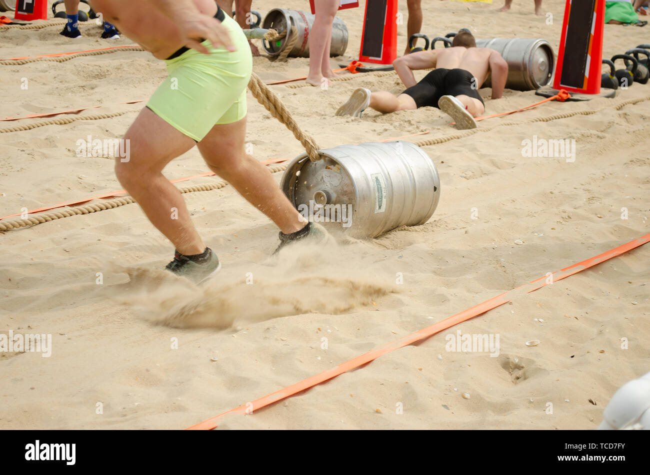 Man rope muscle beach hi-res stock photography and images - Alamy