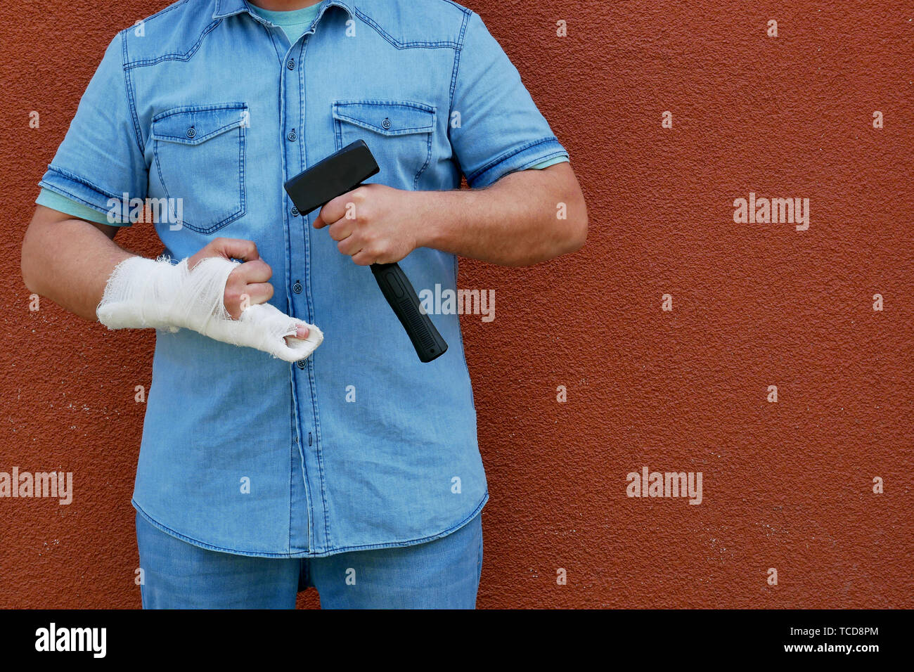 Hit finger with hammer hi-res stock photography and images - Alamy