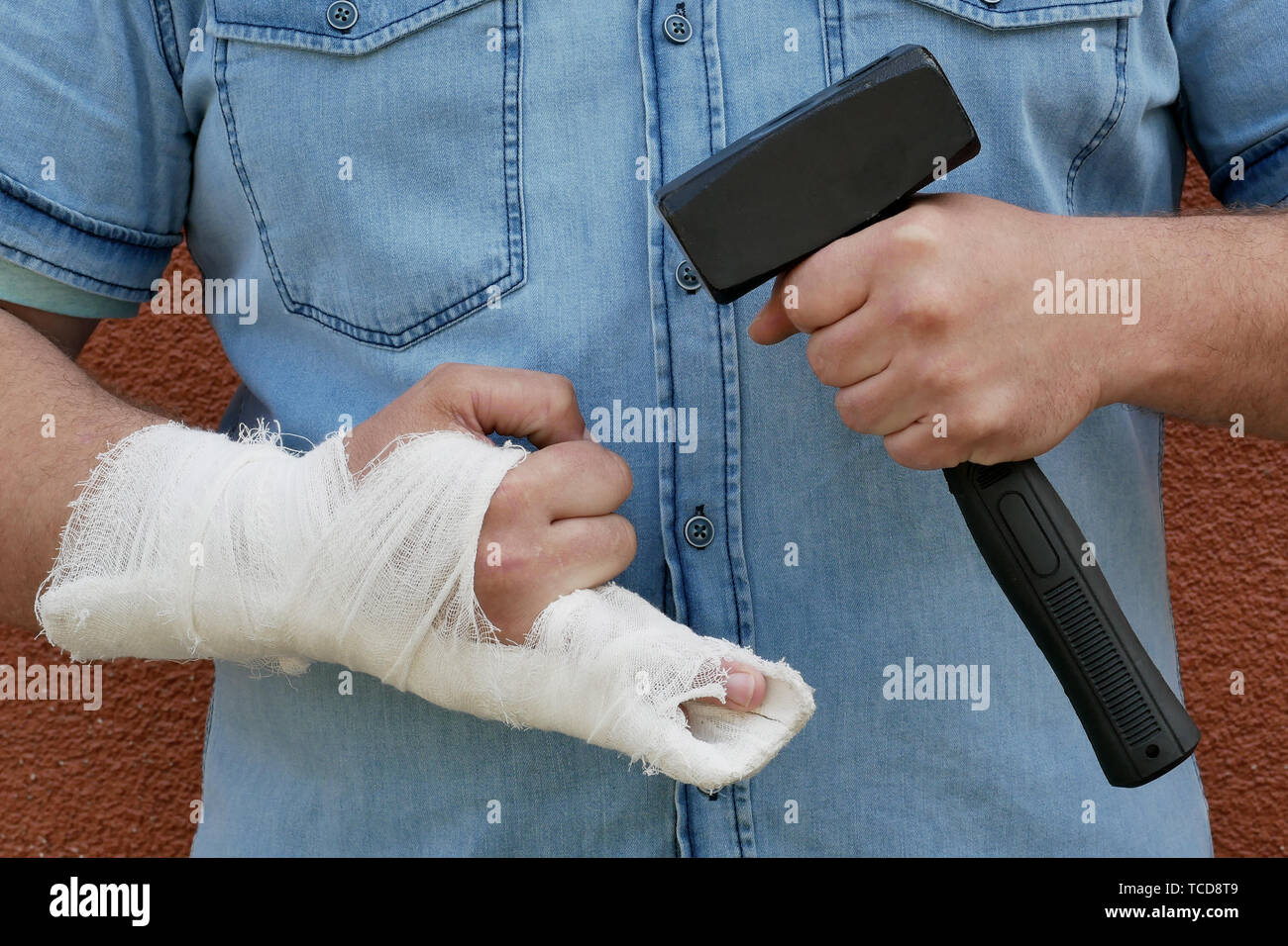 Man bandaged hand hi-res stock photography and images - Alamy