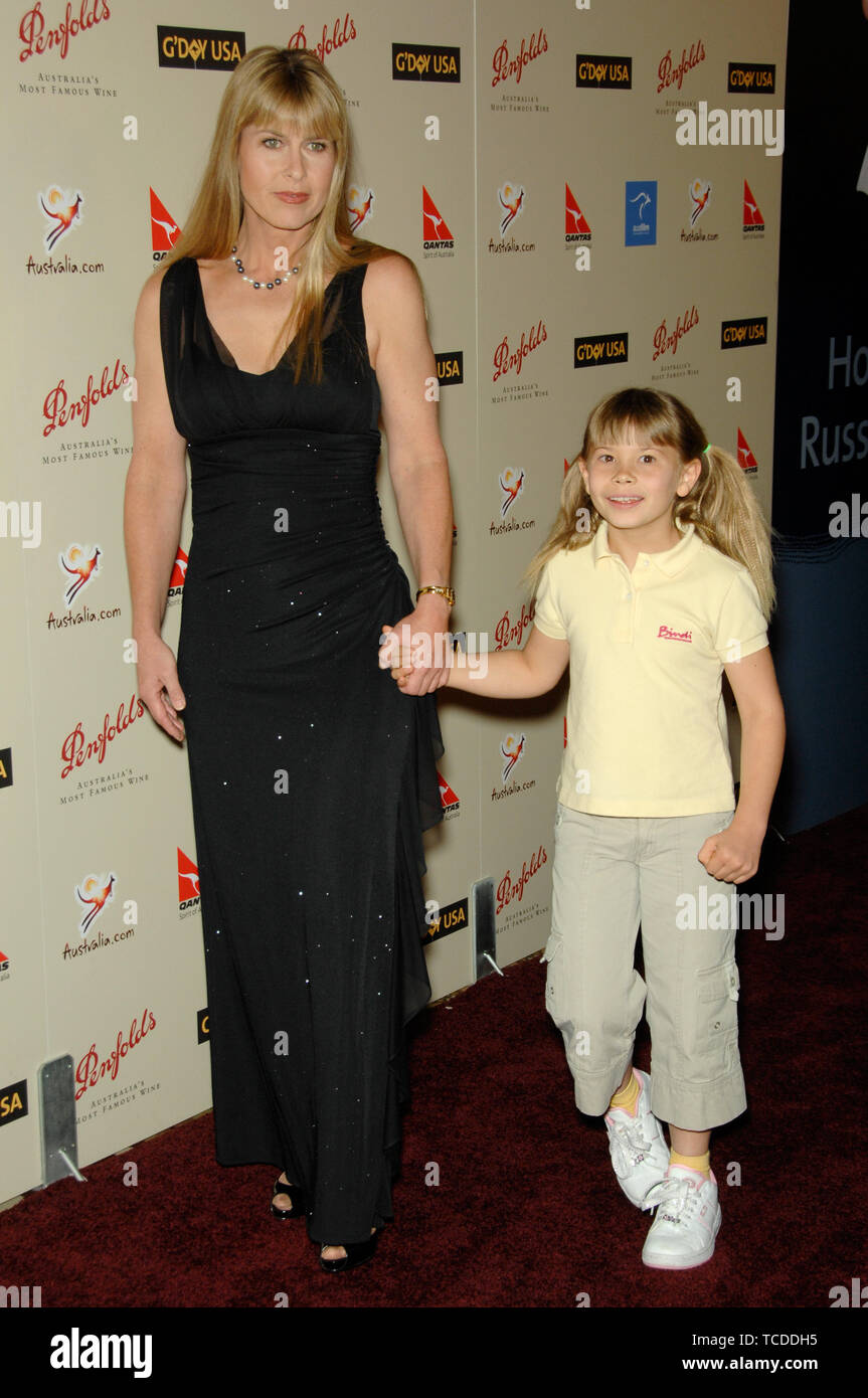 LOS ANGELES, CA. January 10, 2007: TERRI IRWIN & BINDI IRWIN - widow ...