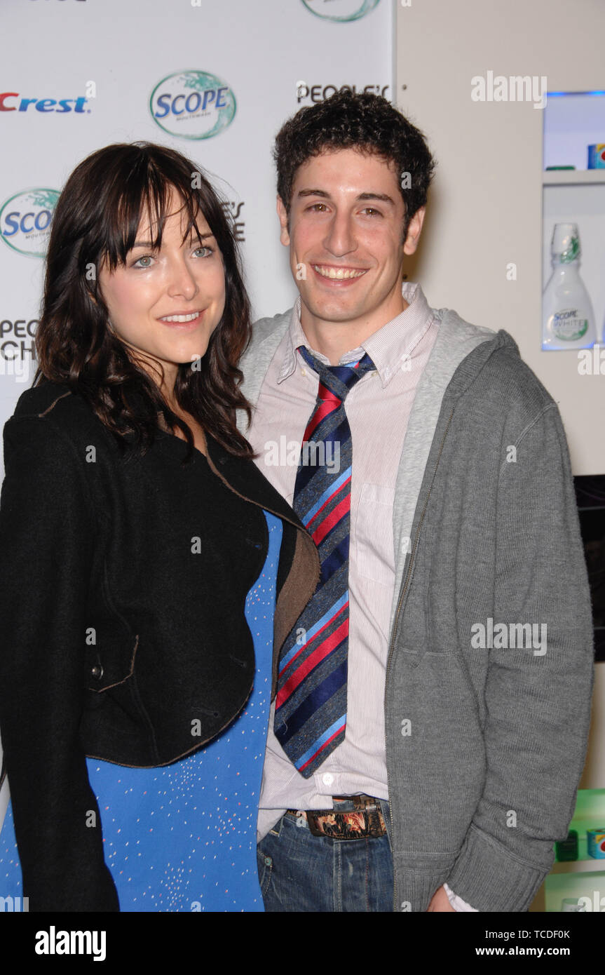 LOS ANGELES, CA. November 09, 2007: Jason Biggs & girlfriend Jenny ...