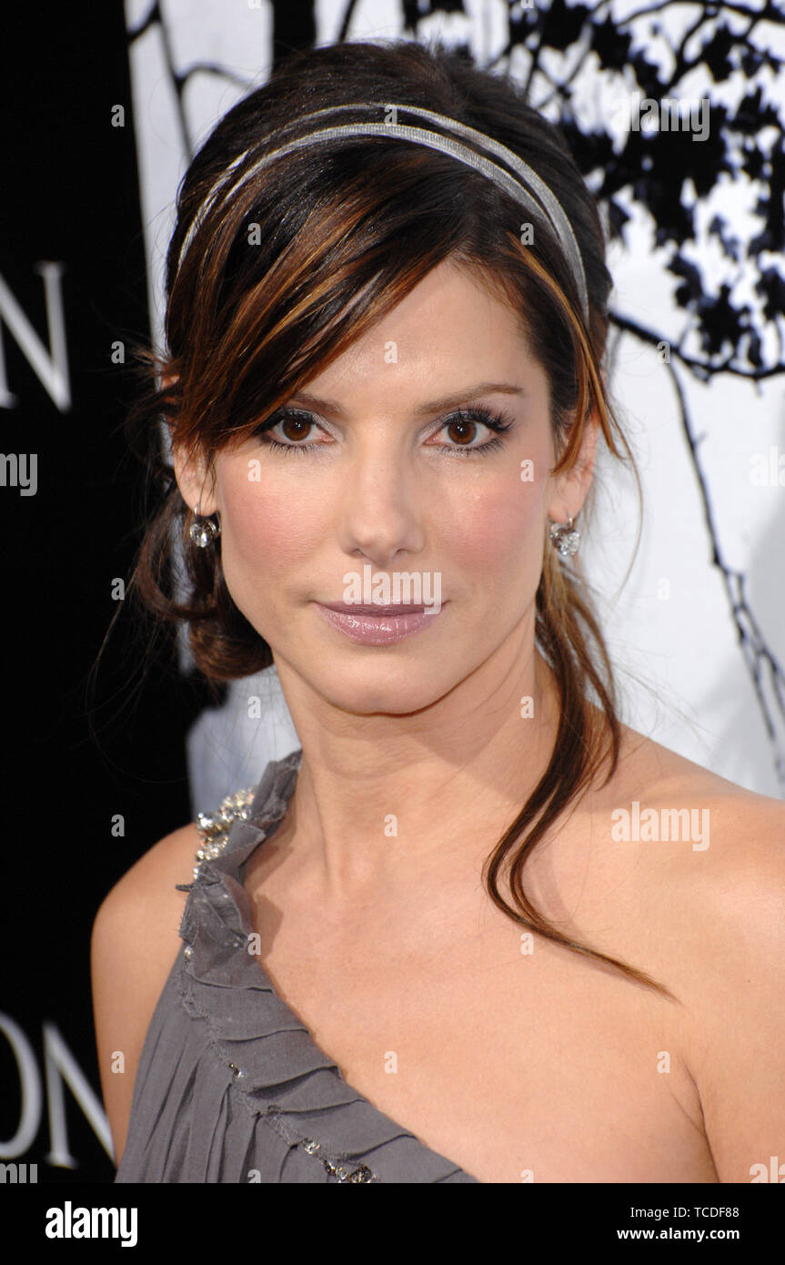 Sandra bullock premonition 2007 hi-res stock photography and images - Alamy
