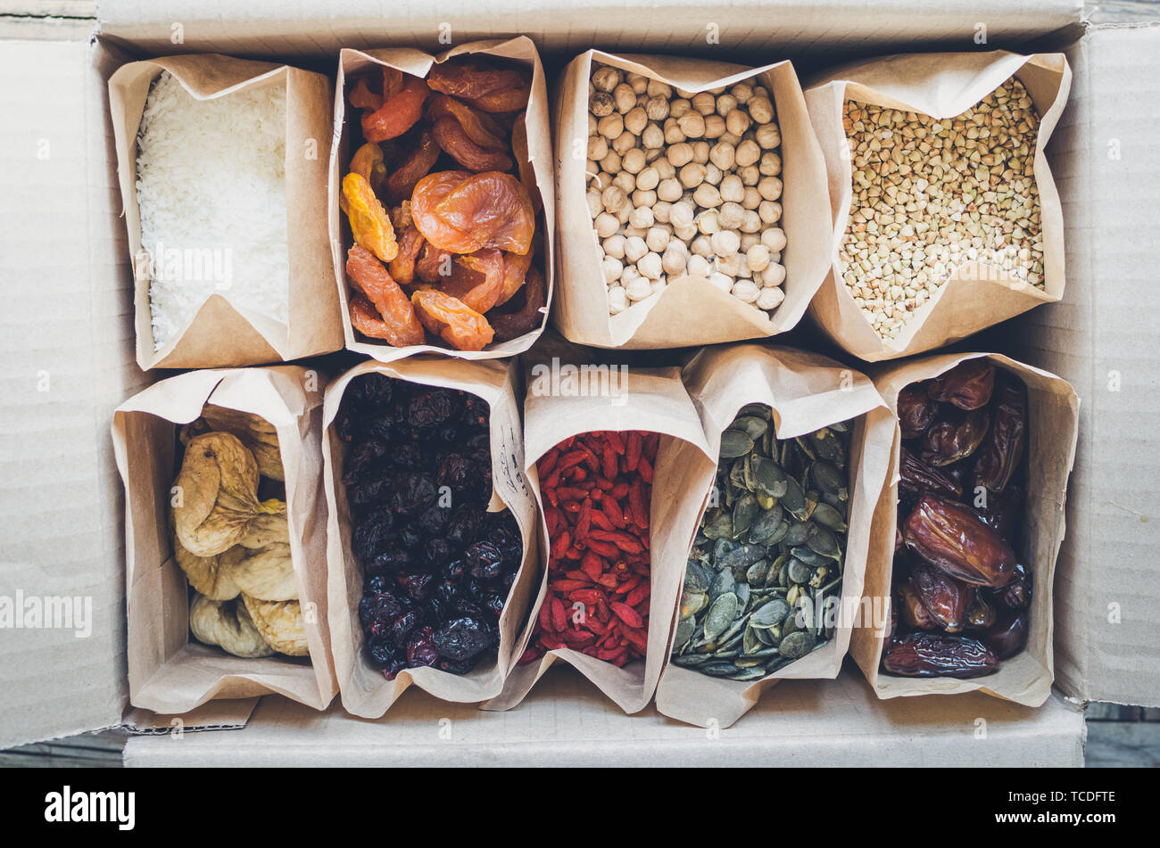 Zero waste delivery concept. Eco-friendly packing. Paper bags with ...