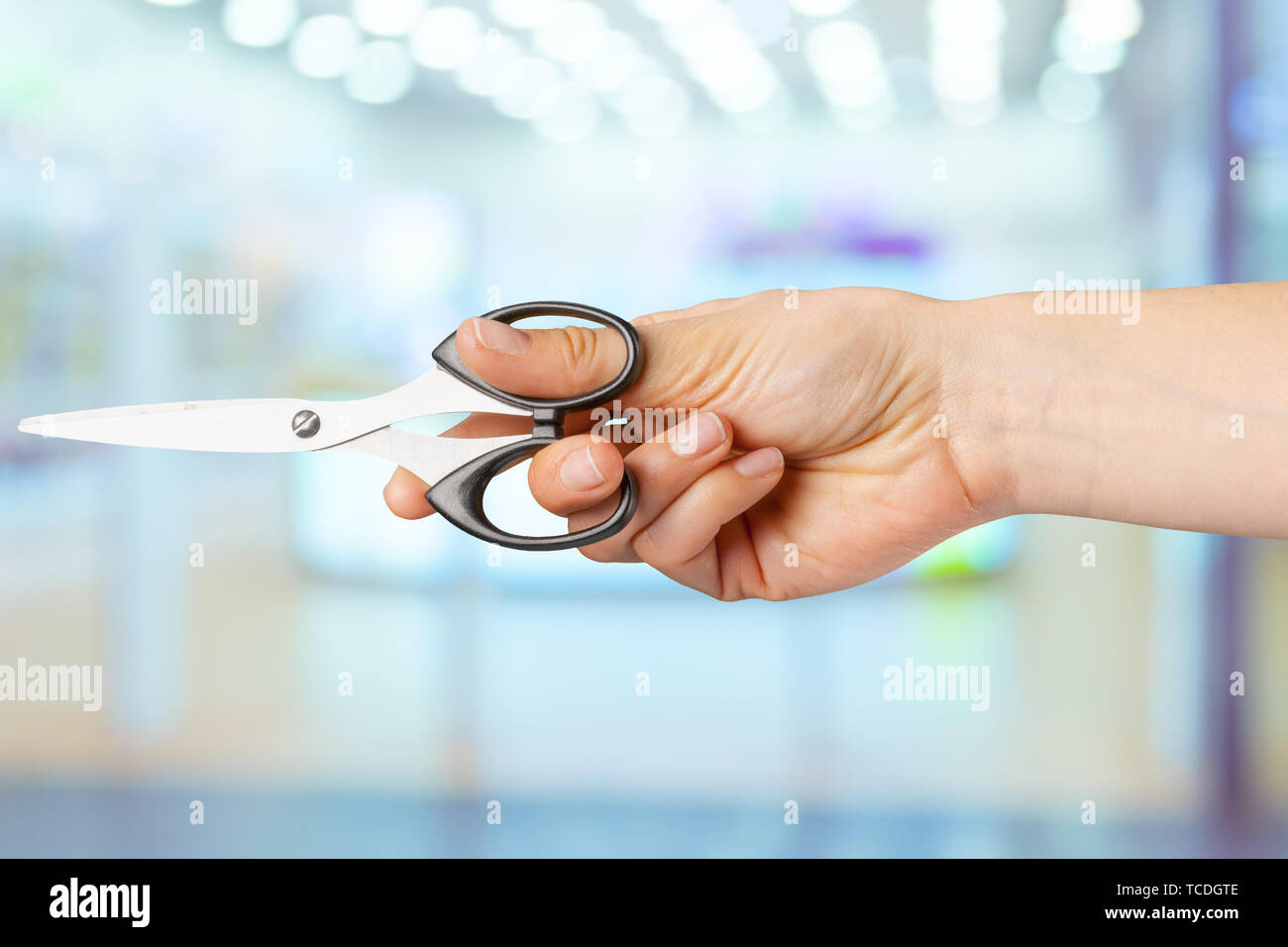 woman's hand holding scissors Stock Photo - Alamy