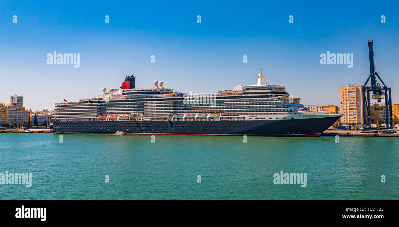 Cunard queen elizabeth hi-res stock photography and images - Alamy