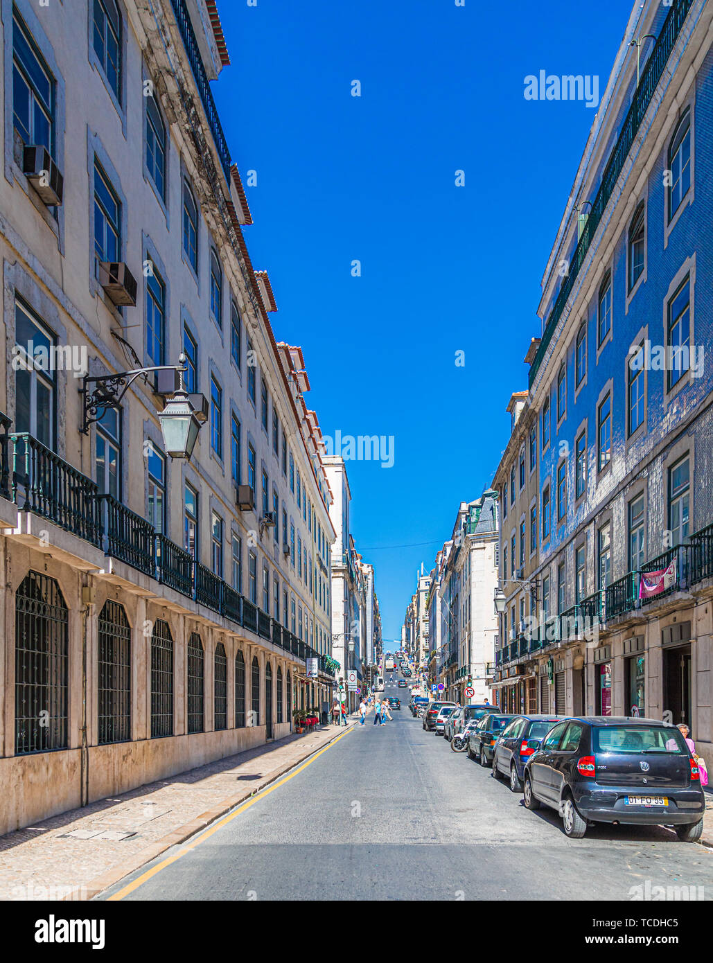 Long narrow street hi-res stock photography and images - Alamy