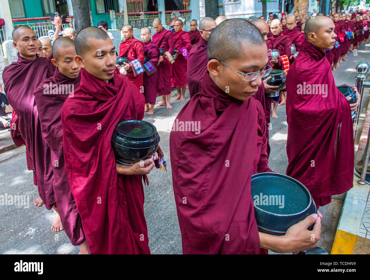 Monks in mahagandayon monastery hi-res stock photography and images - Alamy