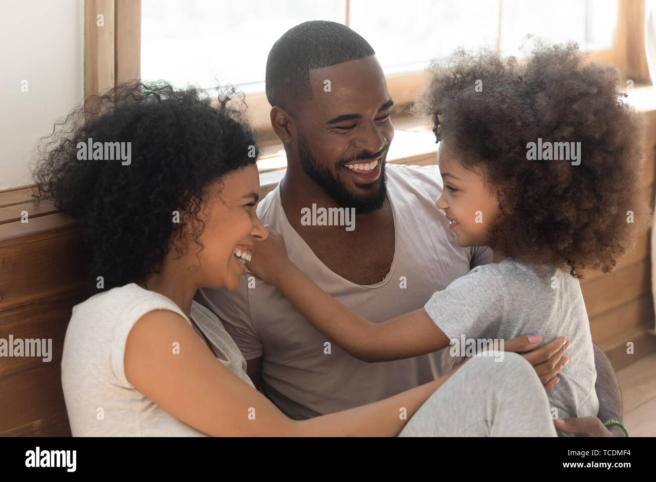 Family bonding hi-res stock photography and images - Alamy