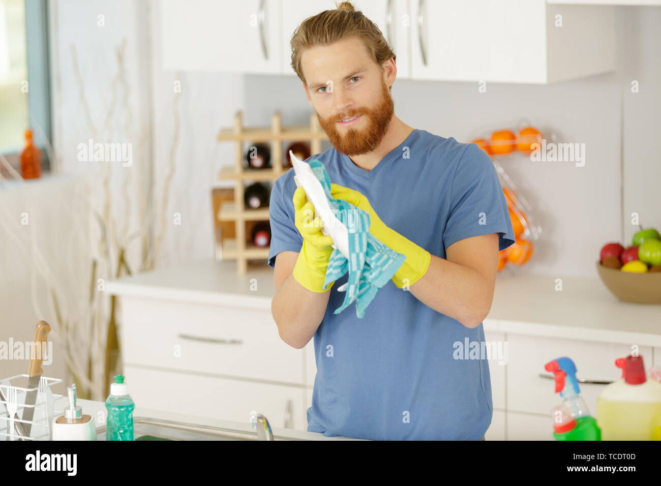Doing the washing up hi-res stock photography and images - Alamy
