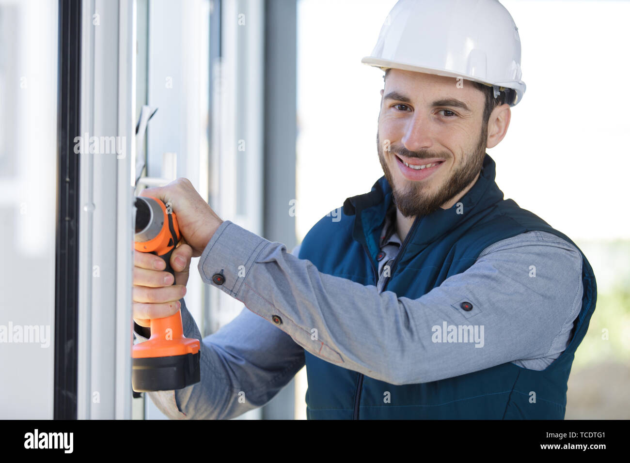 window installation process Stock Photo - Alamy