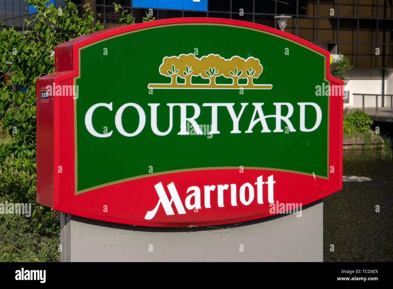 Courtyard marriott logo hi-res stock photography and images - Alamy