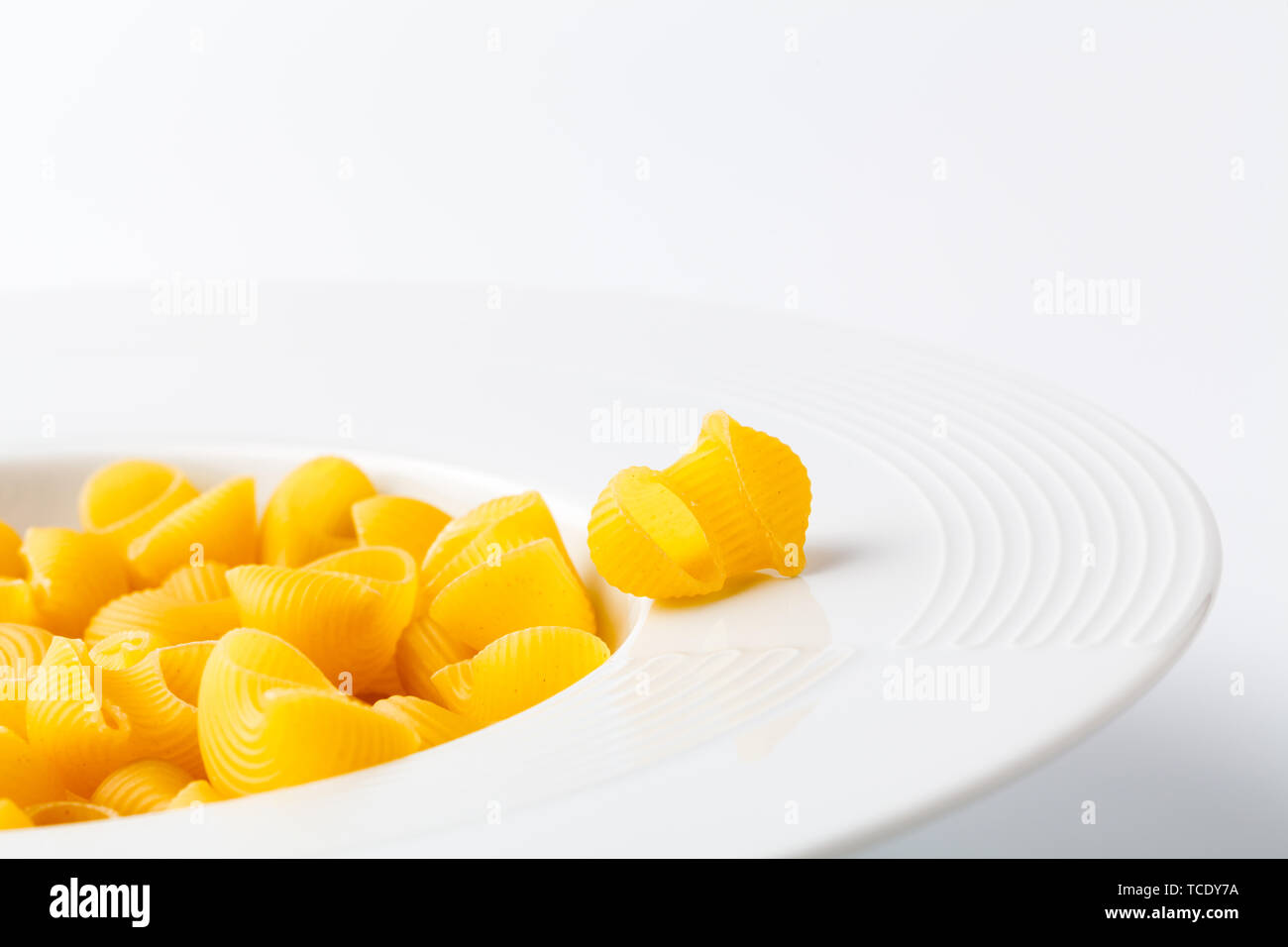 Pile of raw elbow Macaroni (Gomiti Pasta Stock Photo - Alamy