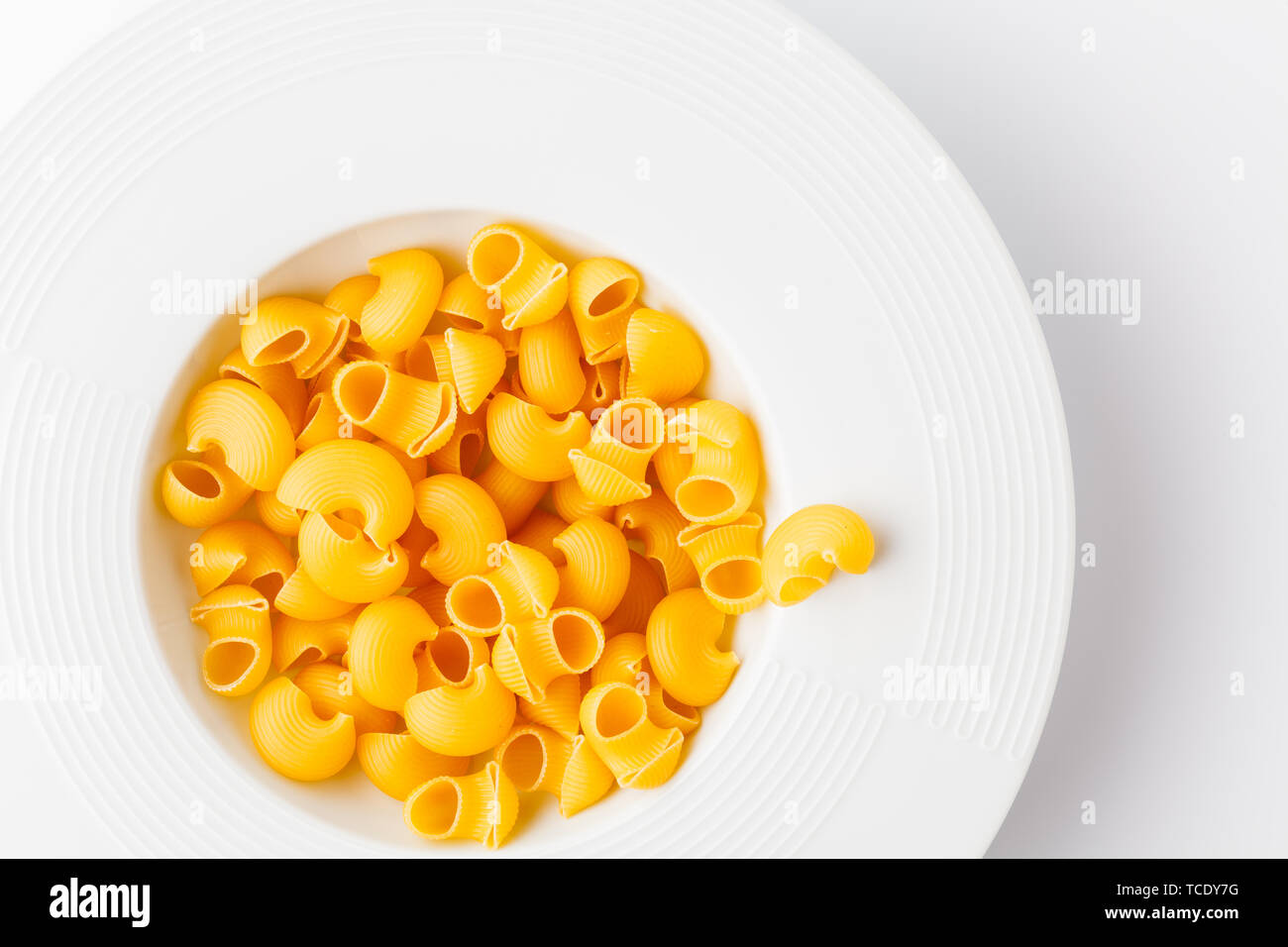 Pile of raw elbow Macaroni (Gomiti Pasta Stock Photo - Alamy