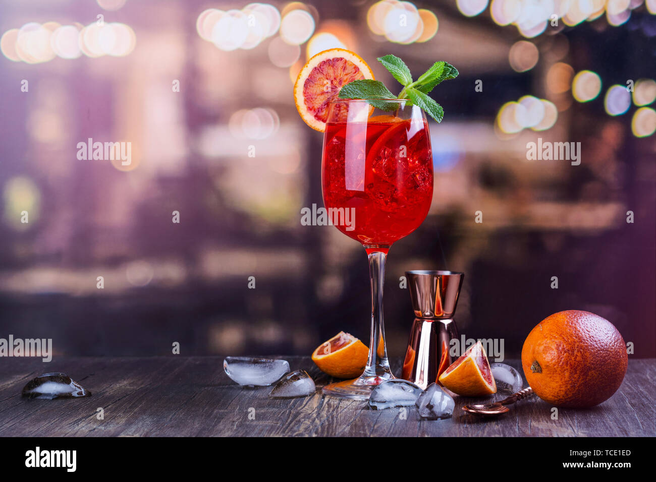 Italian Aperol Spritz cocktail Stock Photo - Alamy