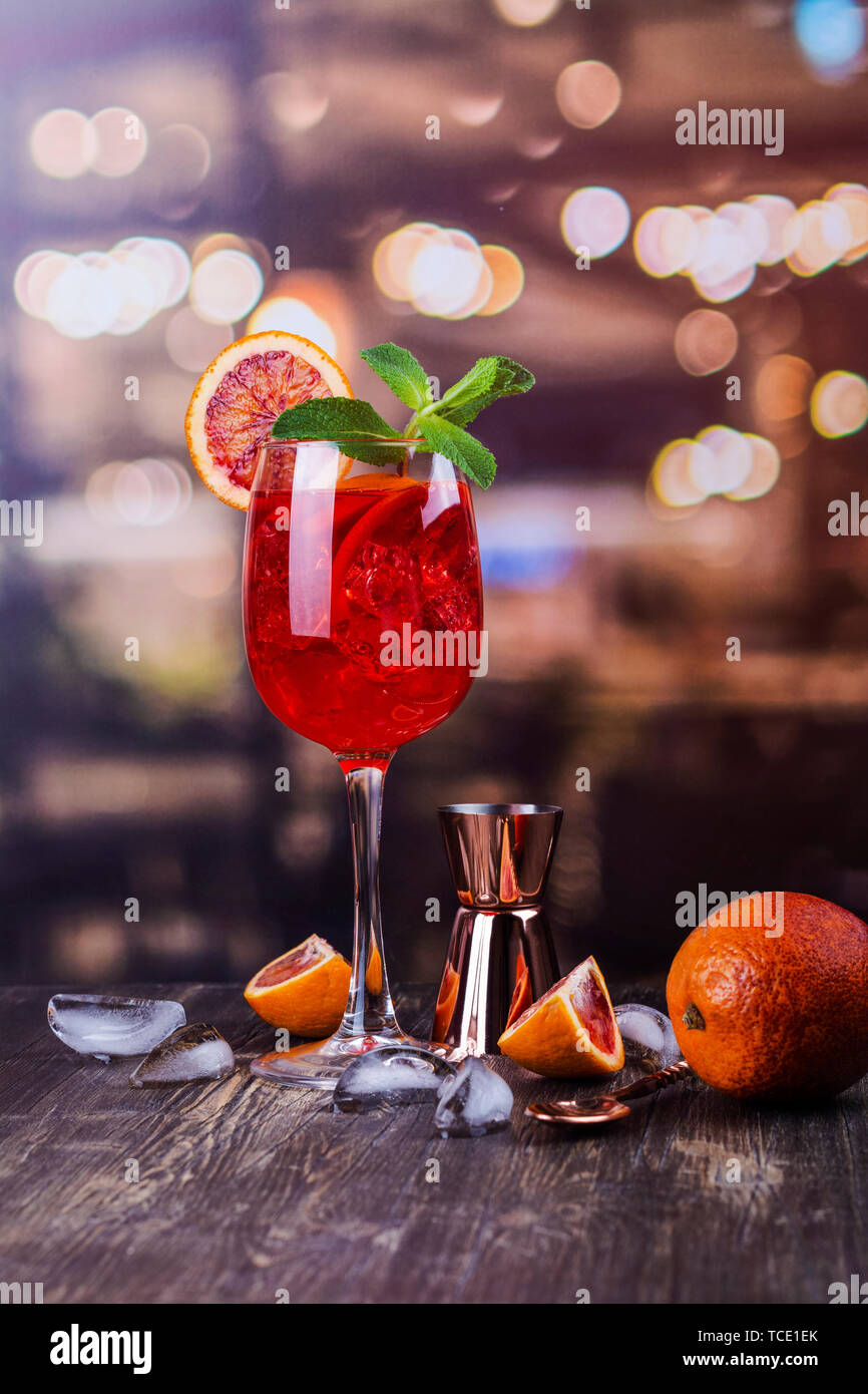Italian Aperol Spritz cocktail Stock Photo - Alamy