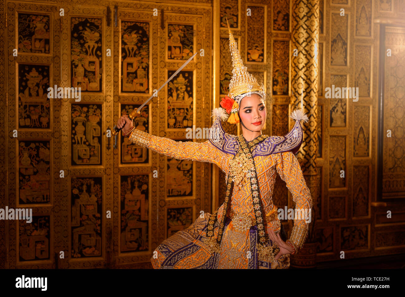 Khon dance hi-res stock photography and images - Alamy