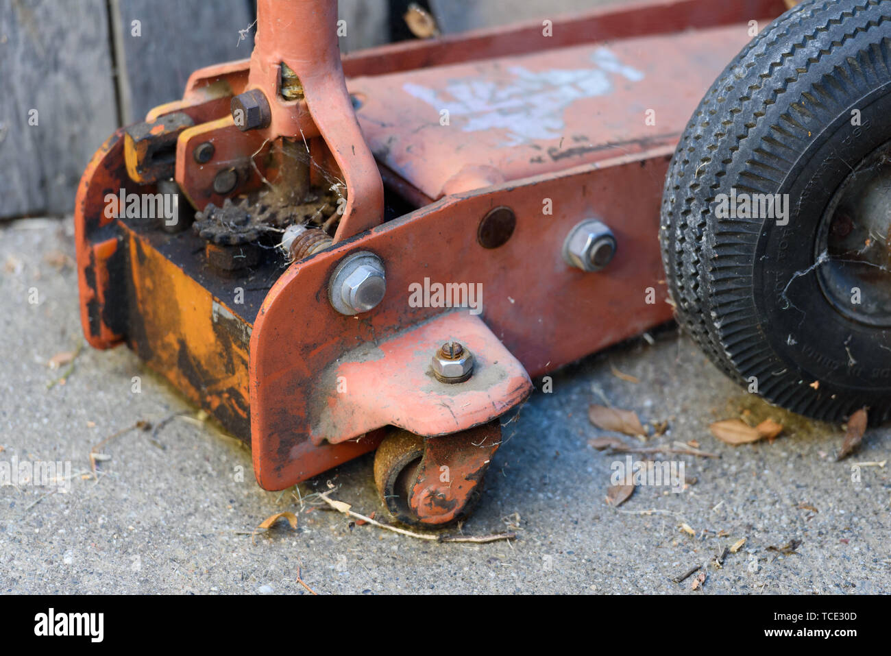 rusty car jack Stock Photo - Alamy